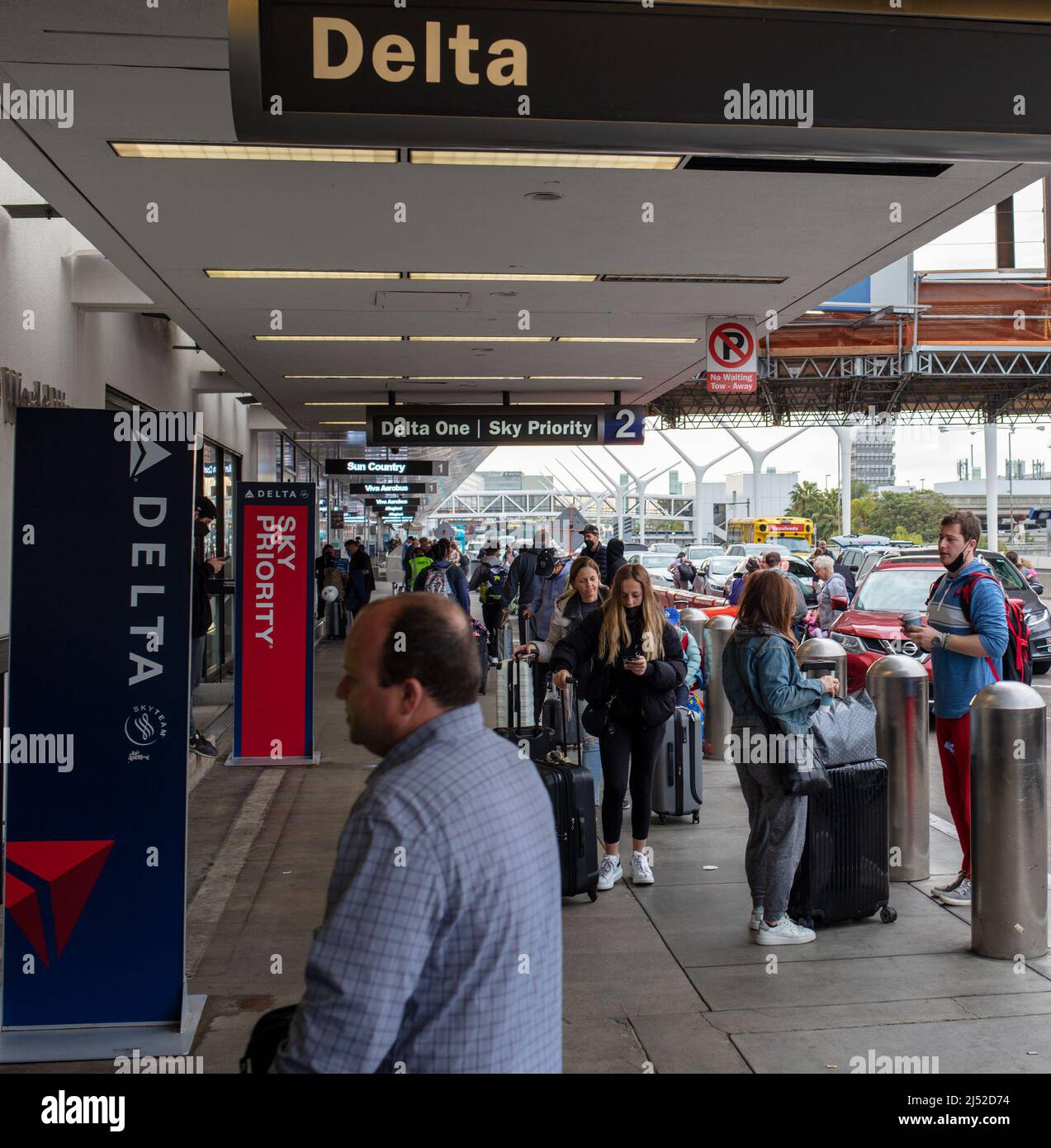 Los Angeles, CA. 19th Apr, 2022. : Mask less Delta Air Lines customers ...