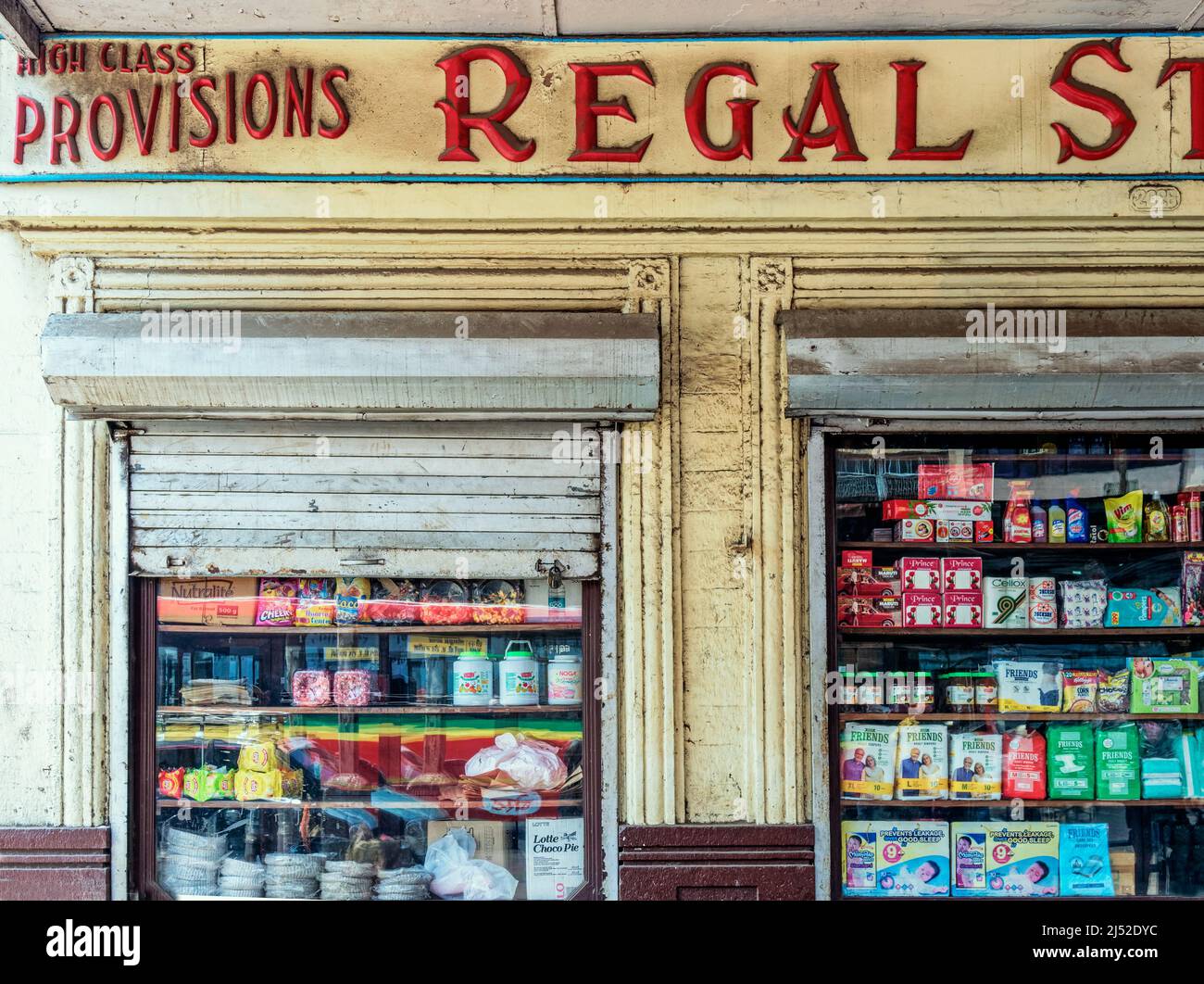 India provision store hi-res stock photography and images - Alamy