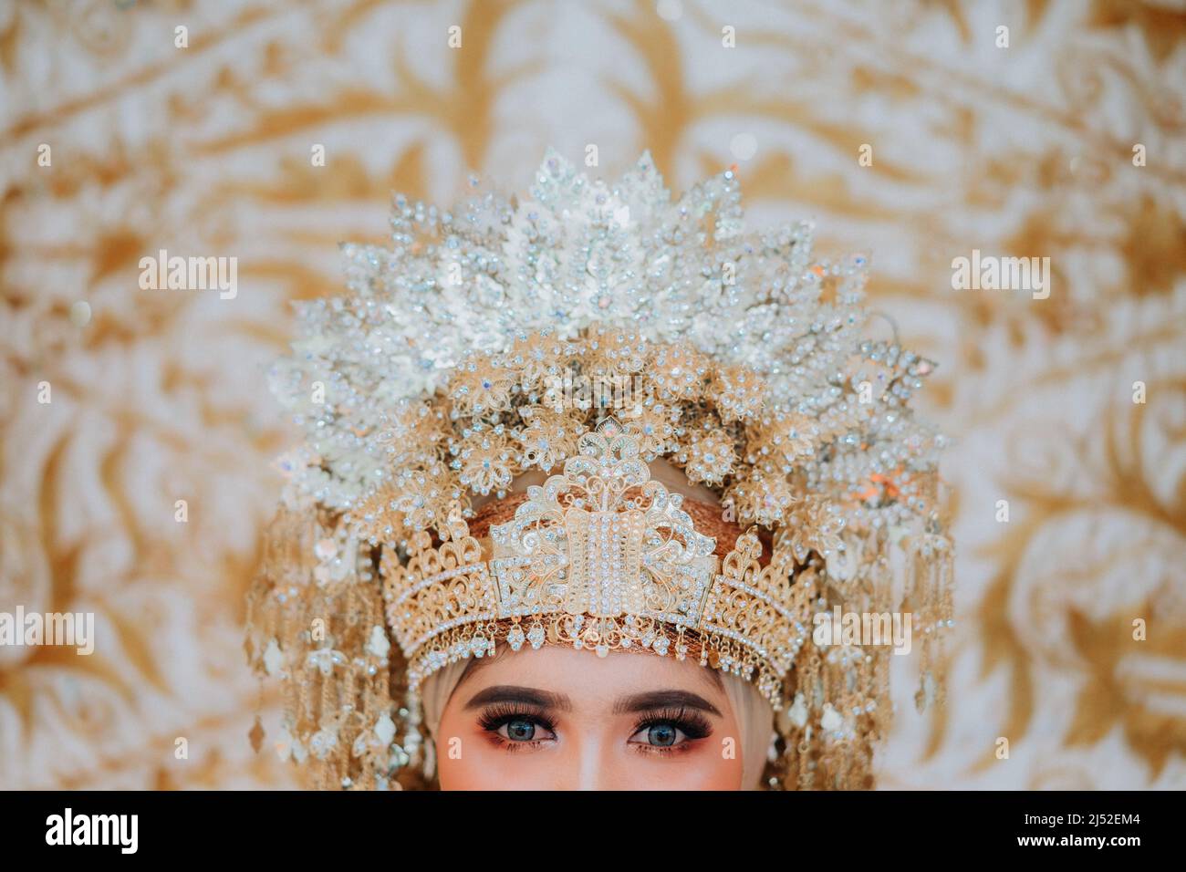 traditional clothes that are worn at every wedding in aceh Stock Photo ...