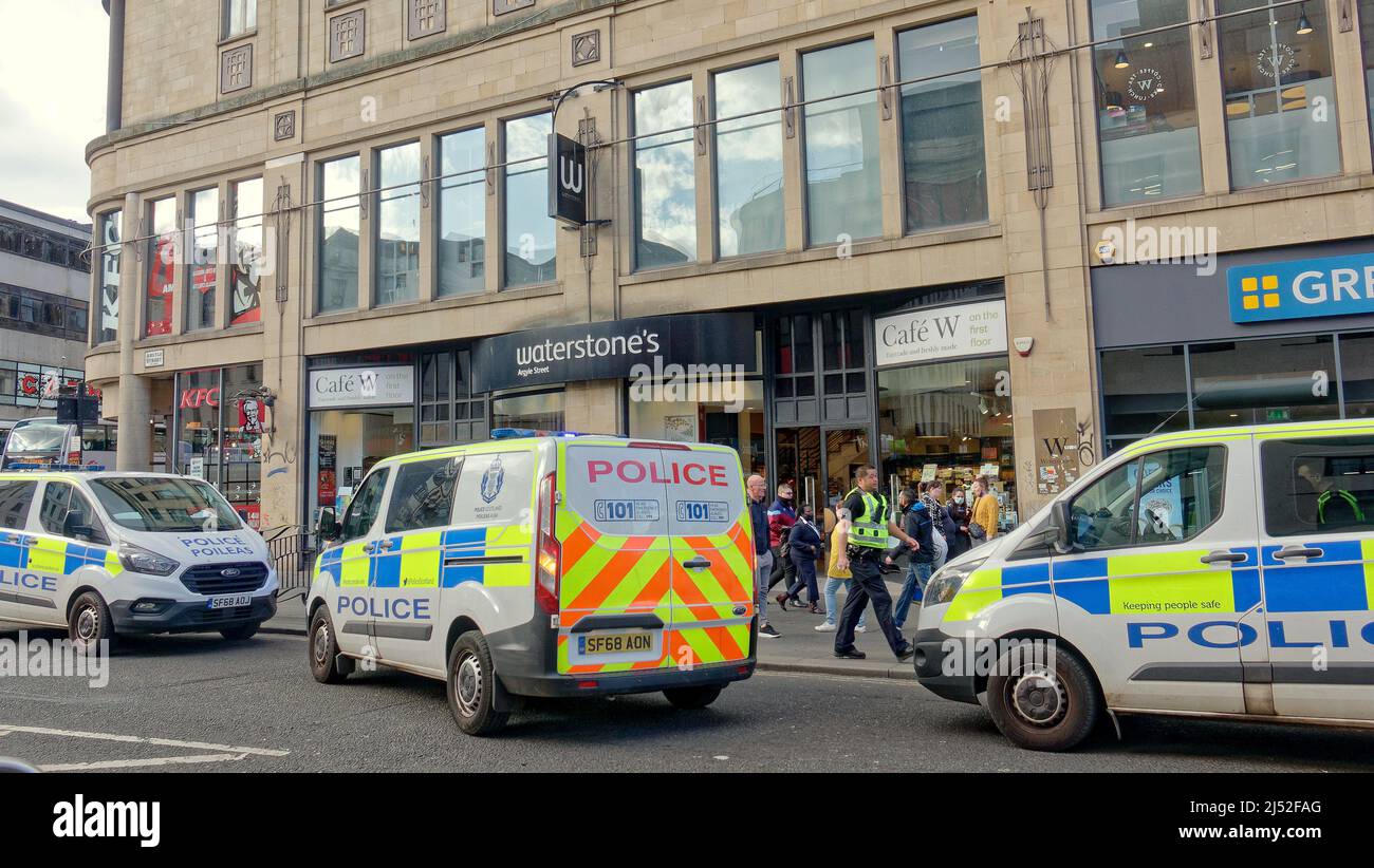 Glasgow, Scotland, UK 19th April, 2022, Argyle Street Police incident ...