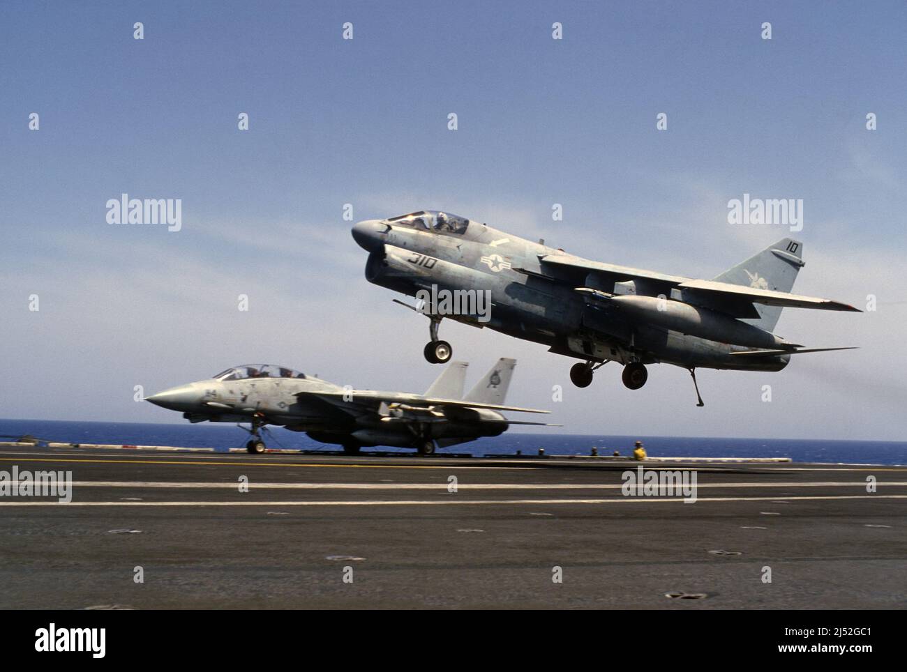 Us Navy, deck-landing of a A 7E "Corsair" strike aircraft on Nimitz ...