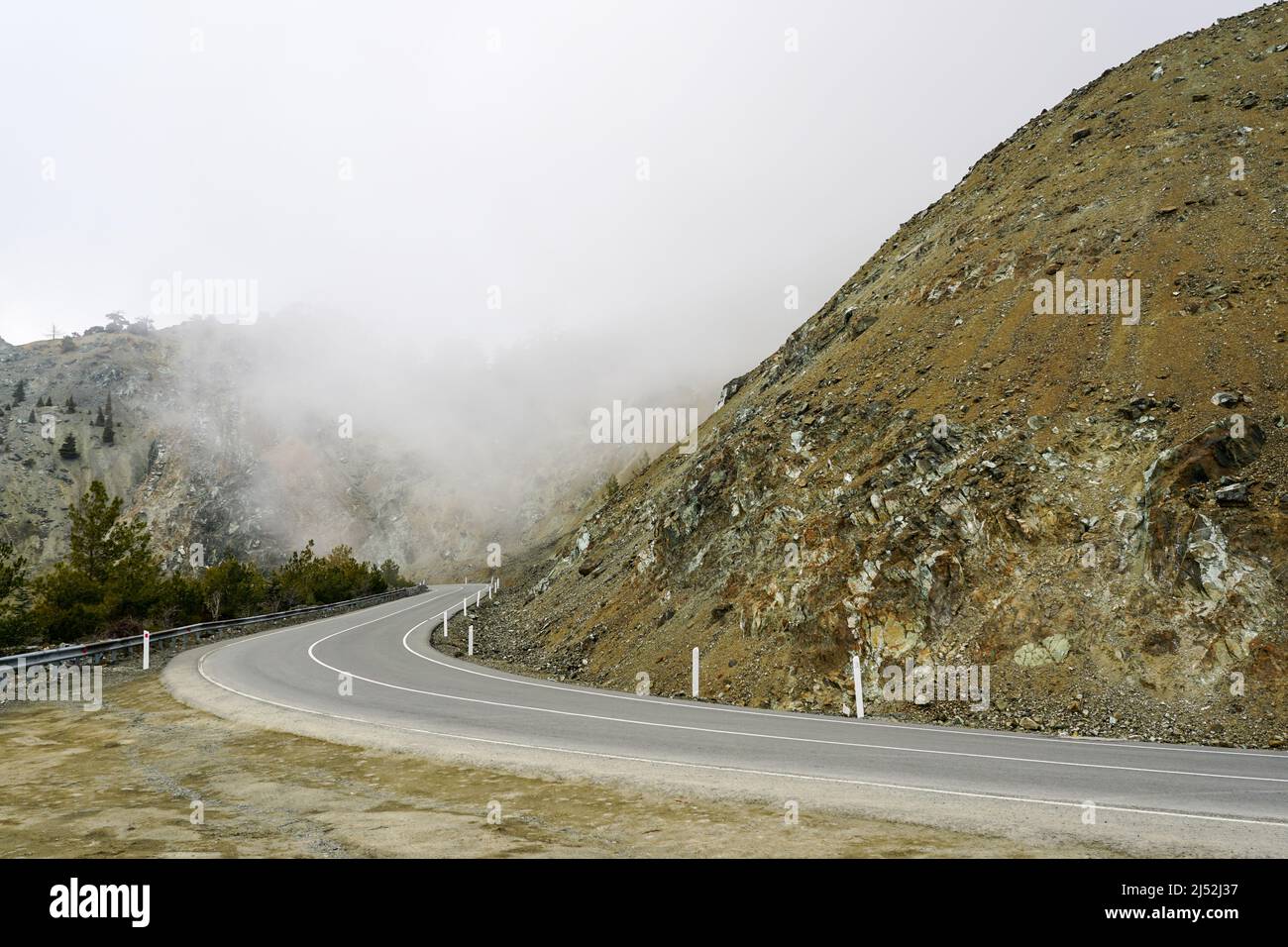 Roadside reflectors hi-res stock photography and images - Alamy