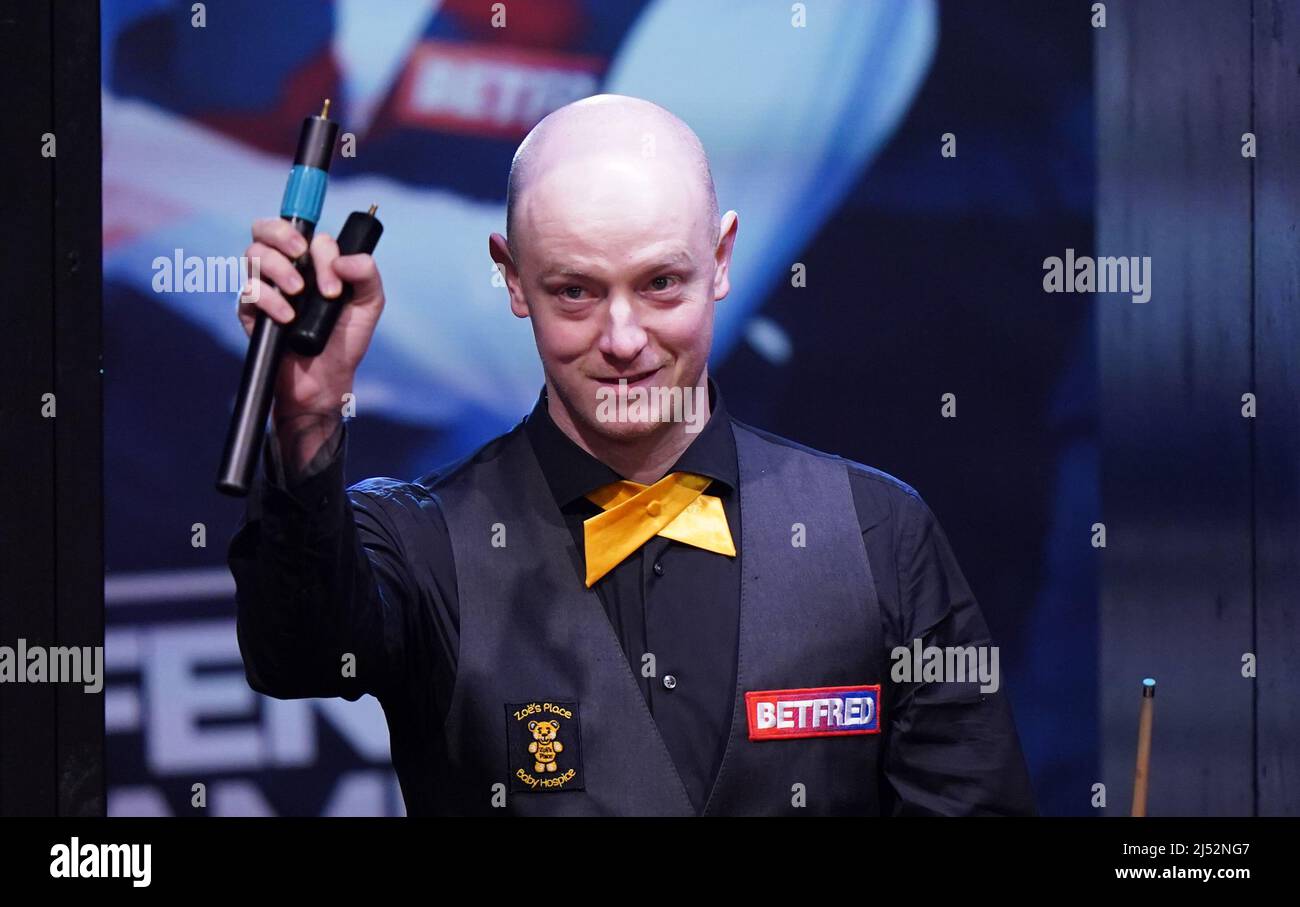 Chris Wakelin during his match against Yan Bingtao during day four of ...