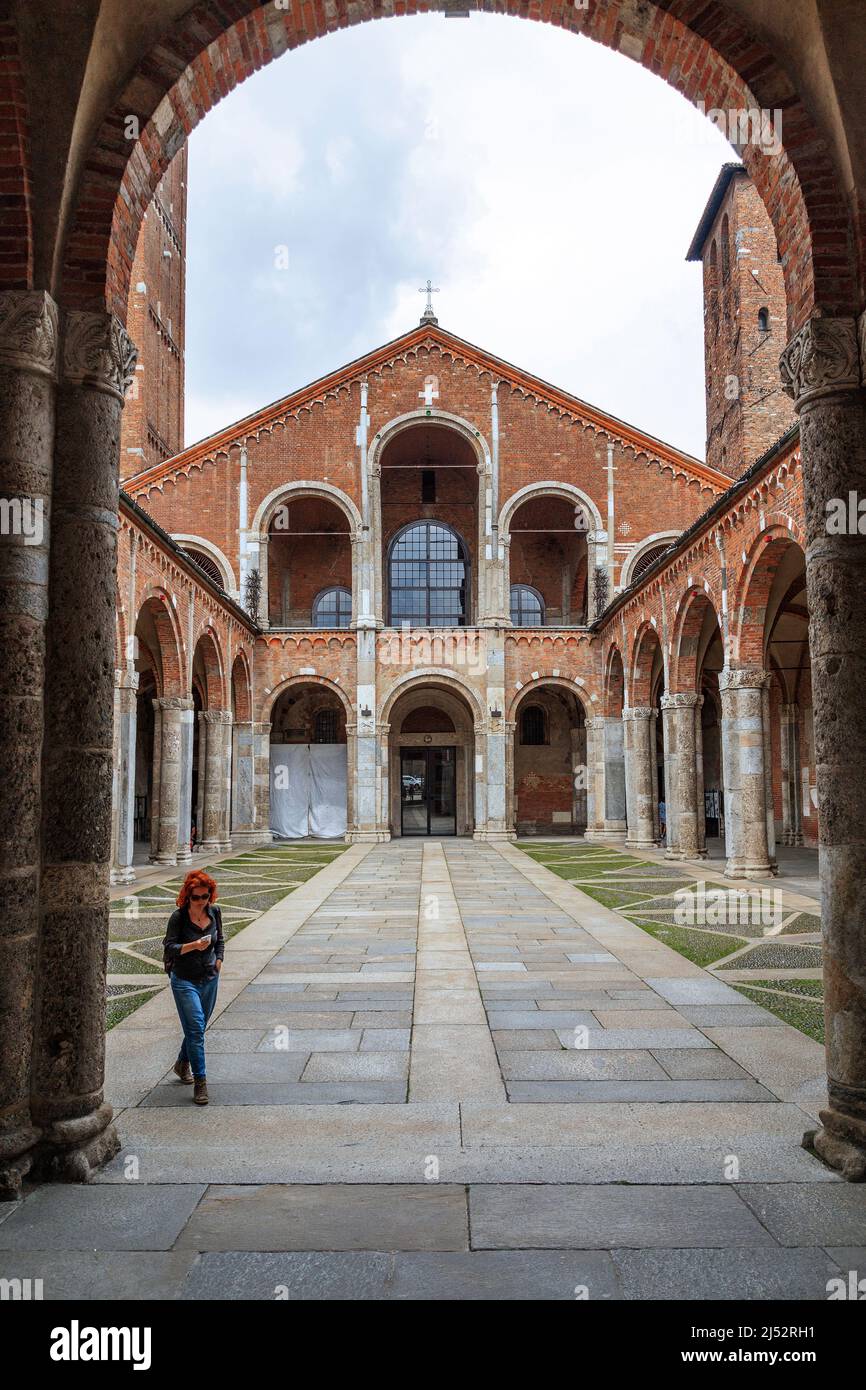 Atrium architecture hi-res stock photography and images - Alamy