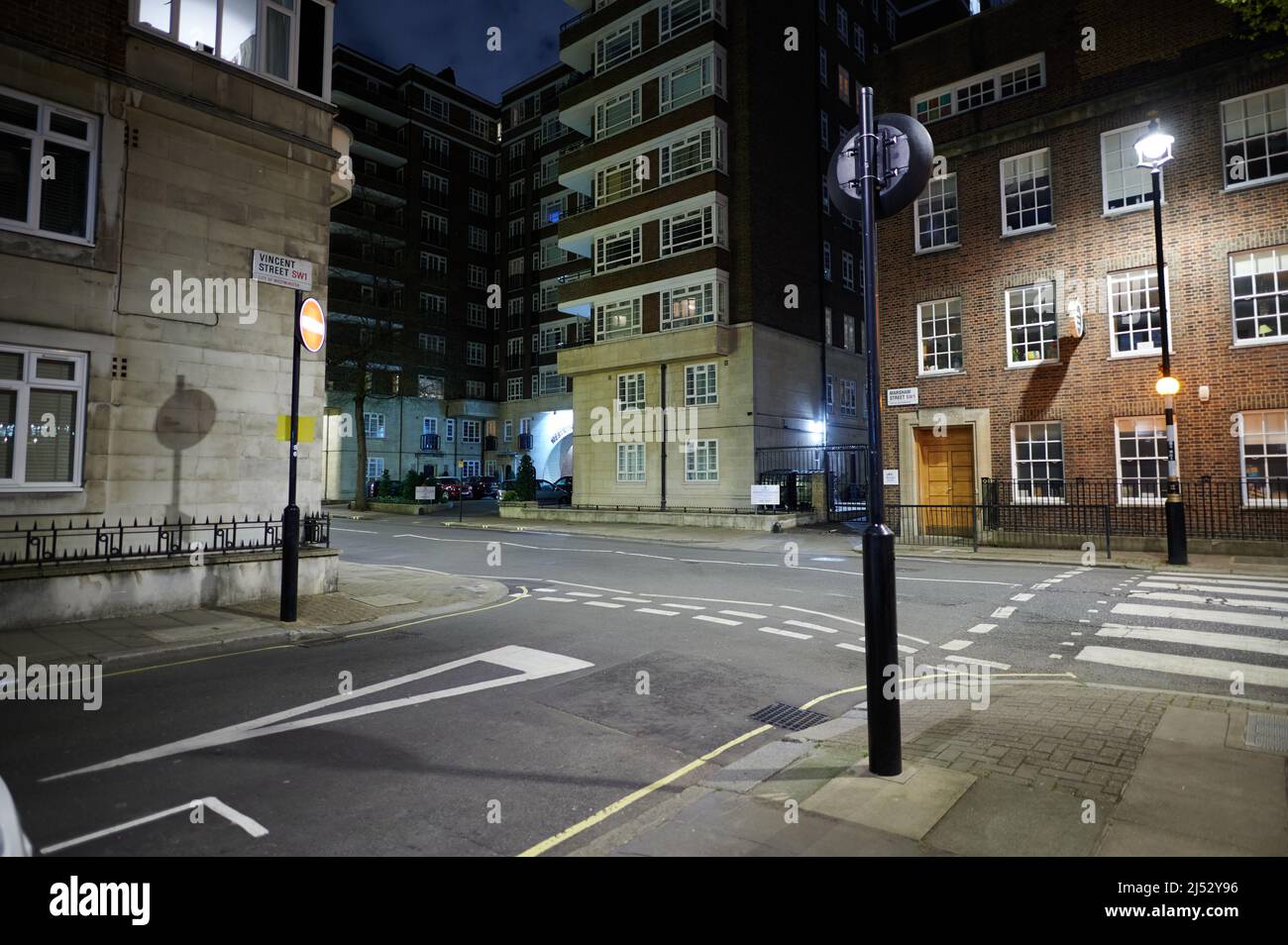 13 april 2022 - londonuk : Street scene in london of zebra pedestrian ...