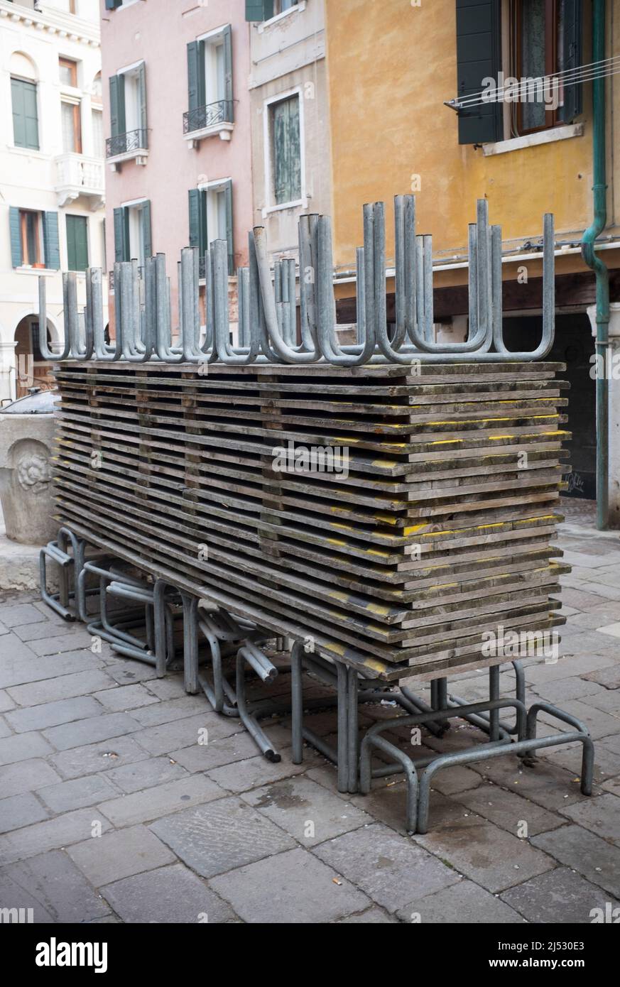 Platforms italy hi-res stock photography and images - Alamy