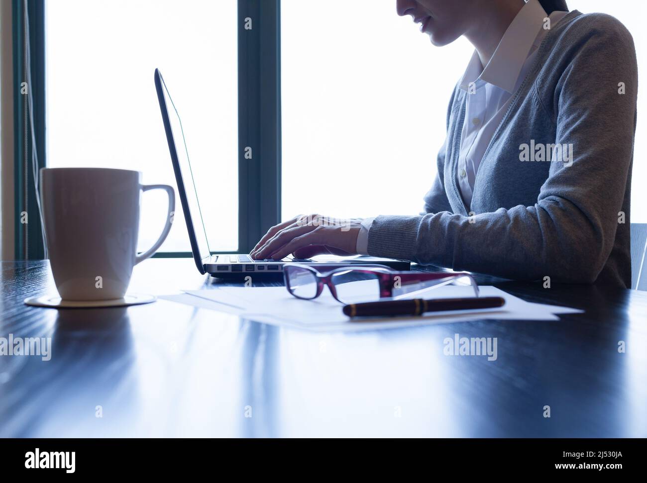Business woman working on computer at office desk Stock Photo - Alamy