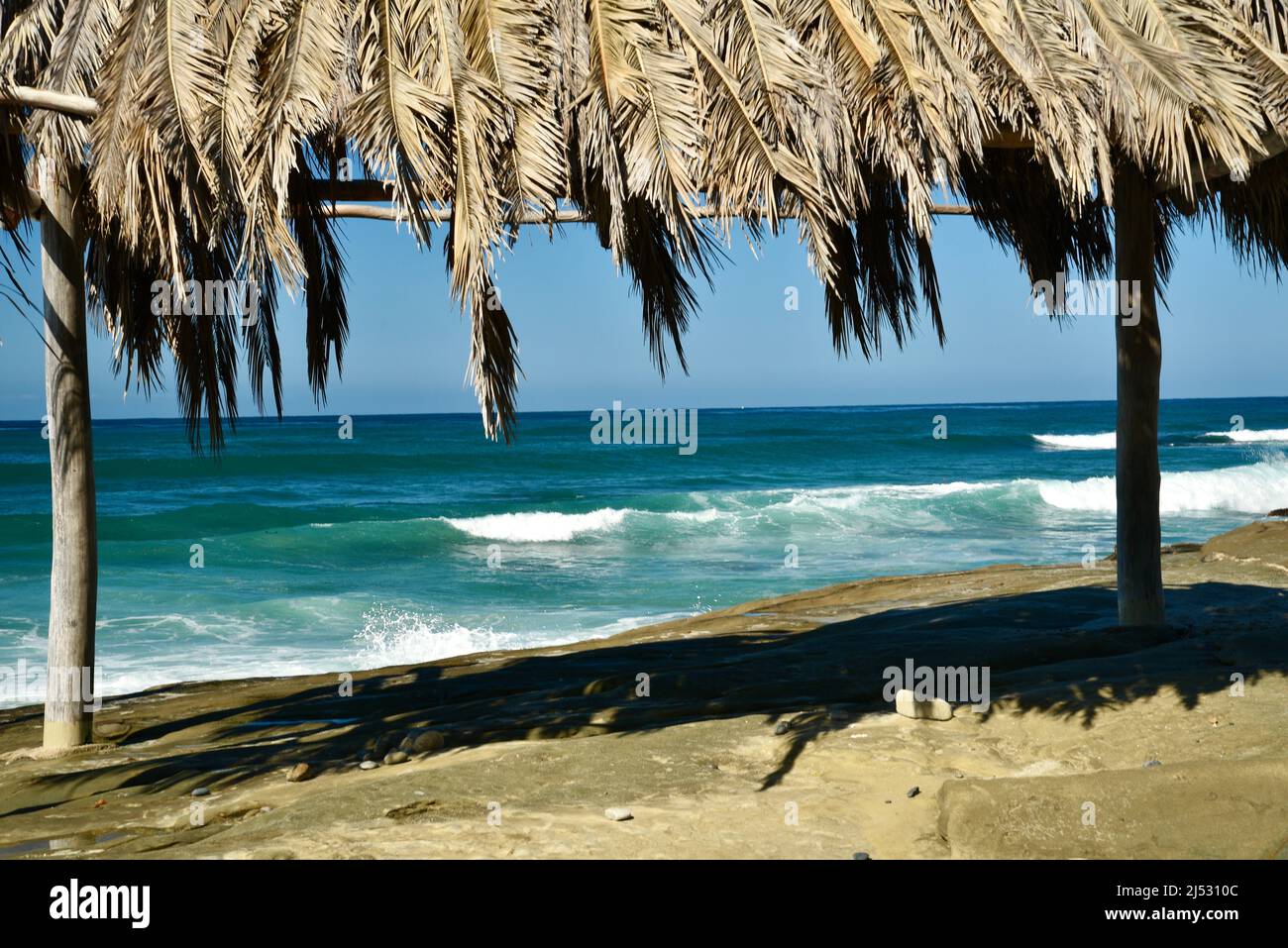 Historic landmark Windansea Surf Shack adjacent to waves and surf along ...