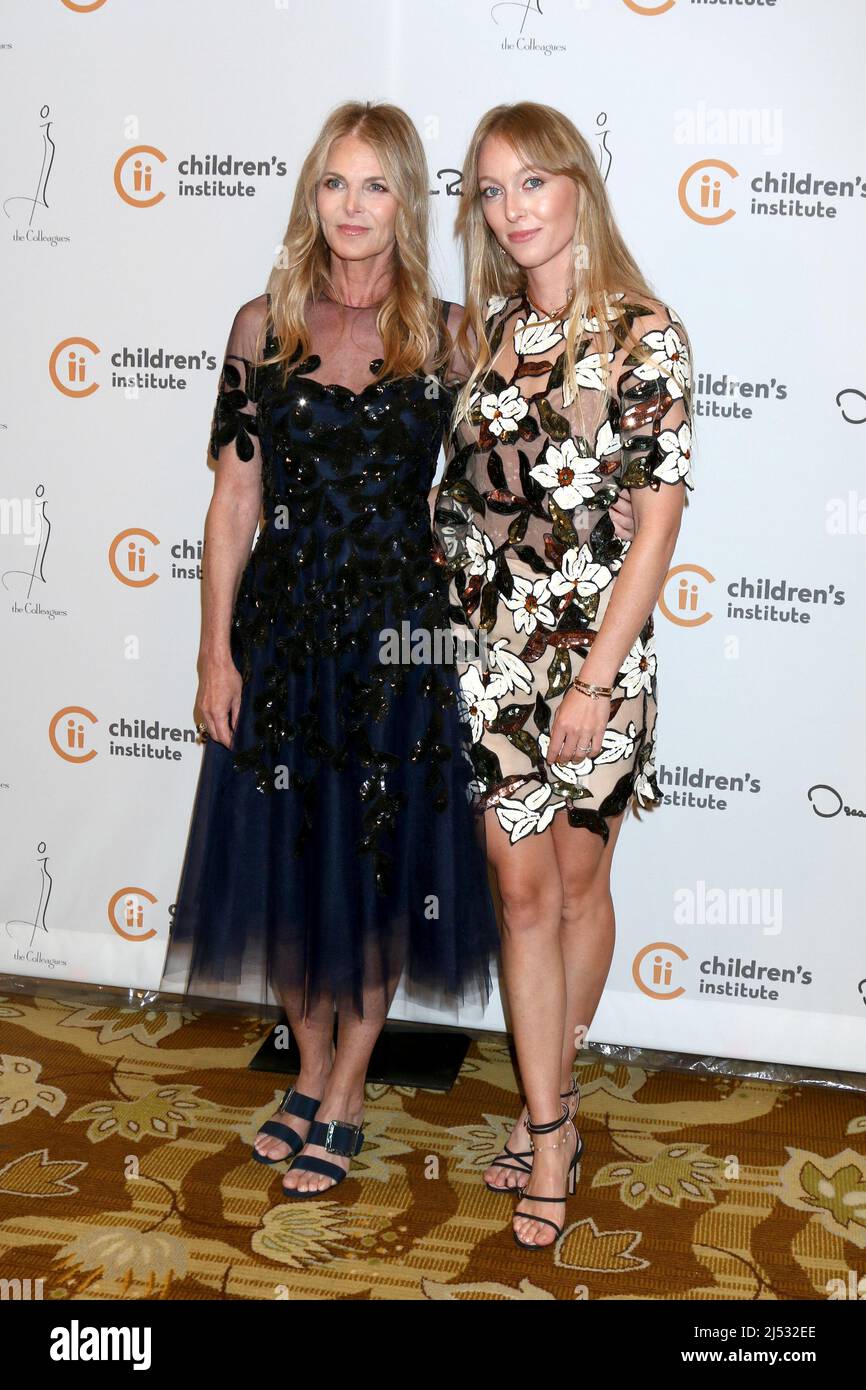 LOS ANGELES - APR 19: Catherine Oxenberg, India Oxenberg at the 32nd ...