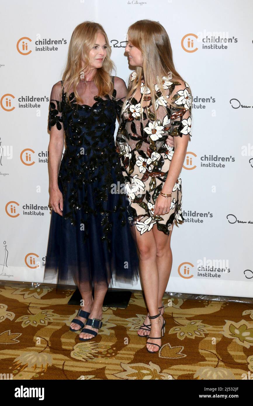 LOS ANGELES - APR 19: Catherine Oxenberg, India Oxenberg at the 32nd ...