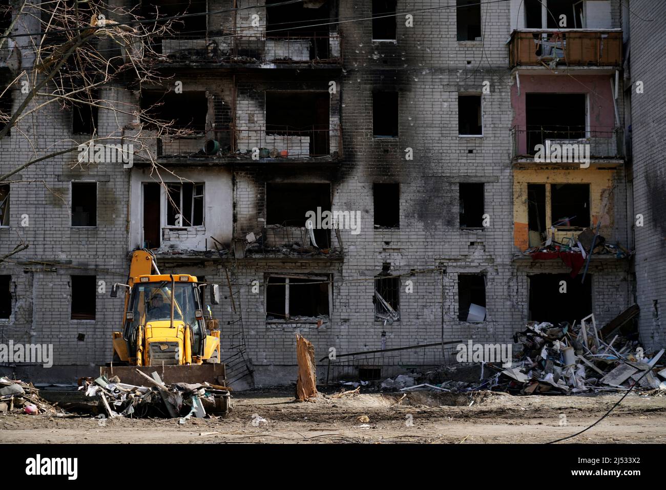 The technique clears and cleans the ruins of the house after the ...