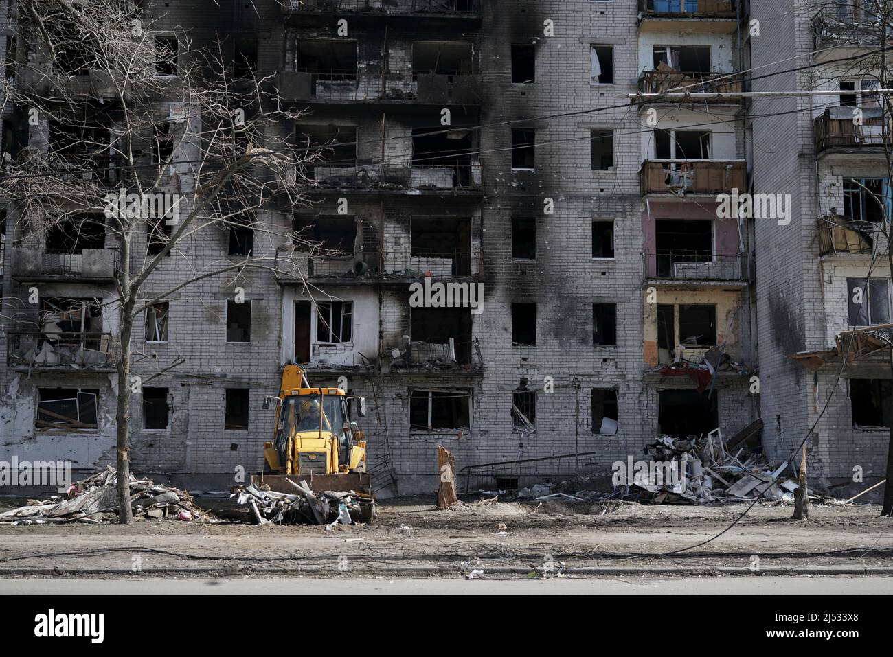 The technique clears and cleans the ruins of the house after the ...