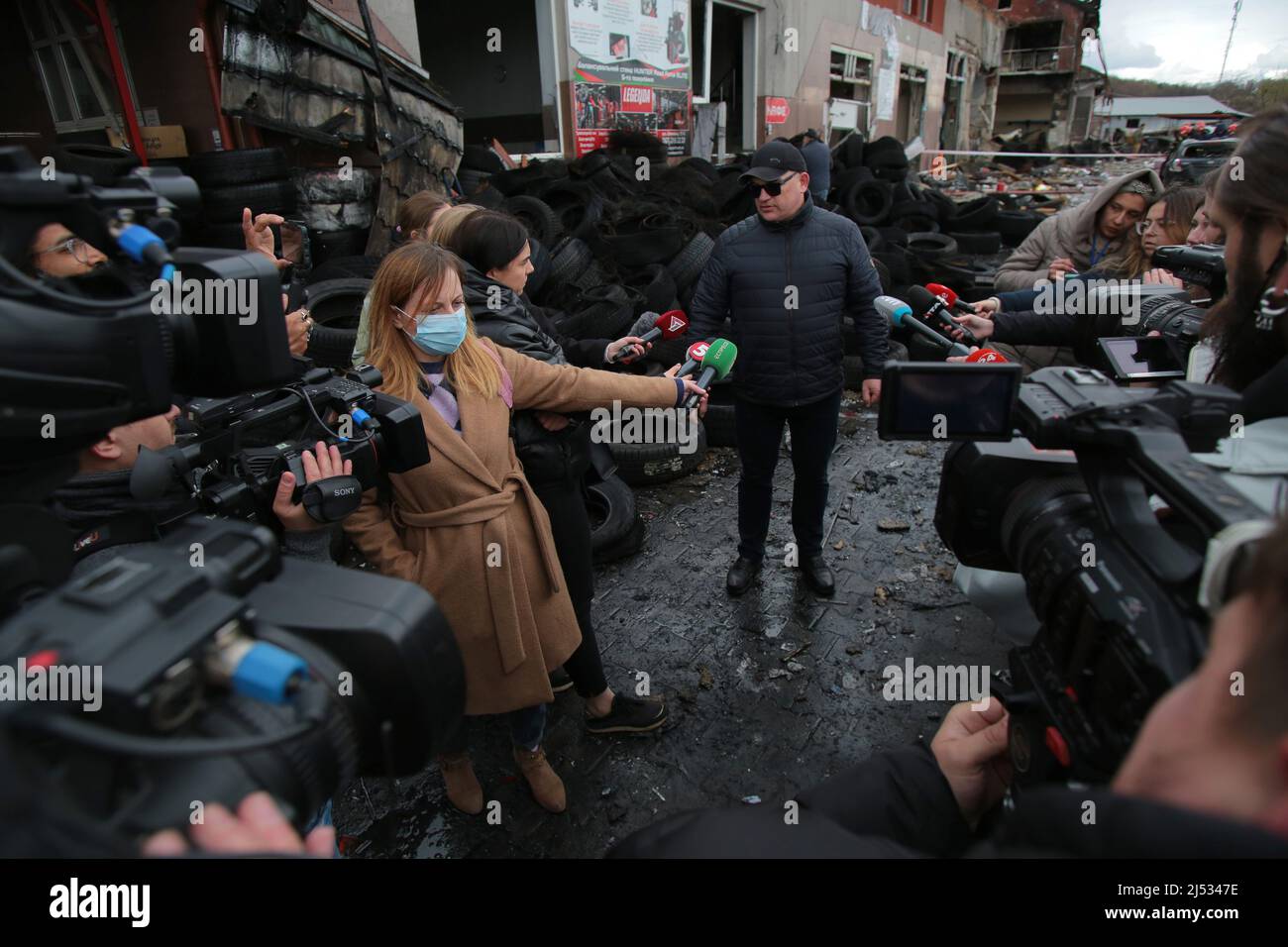Non Exclusive: LVIV, UKRAINE - APRIL 18, 2022 - The director of an ...