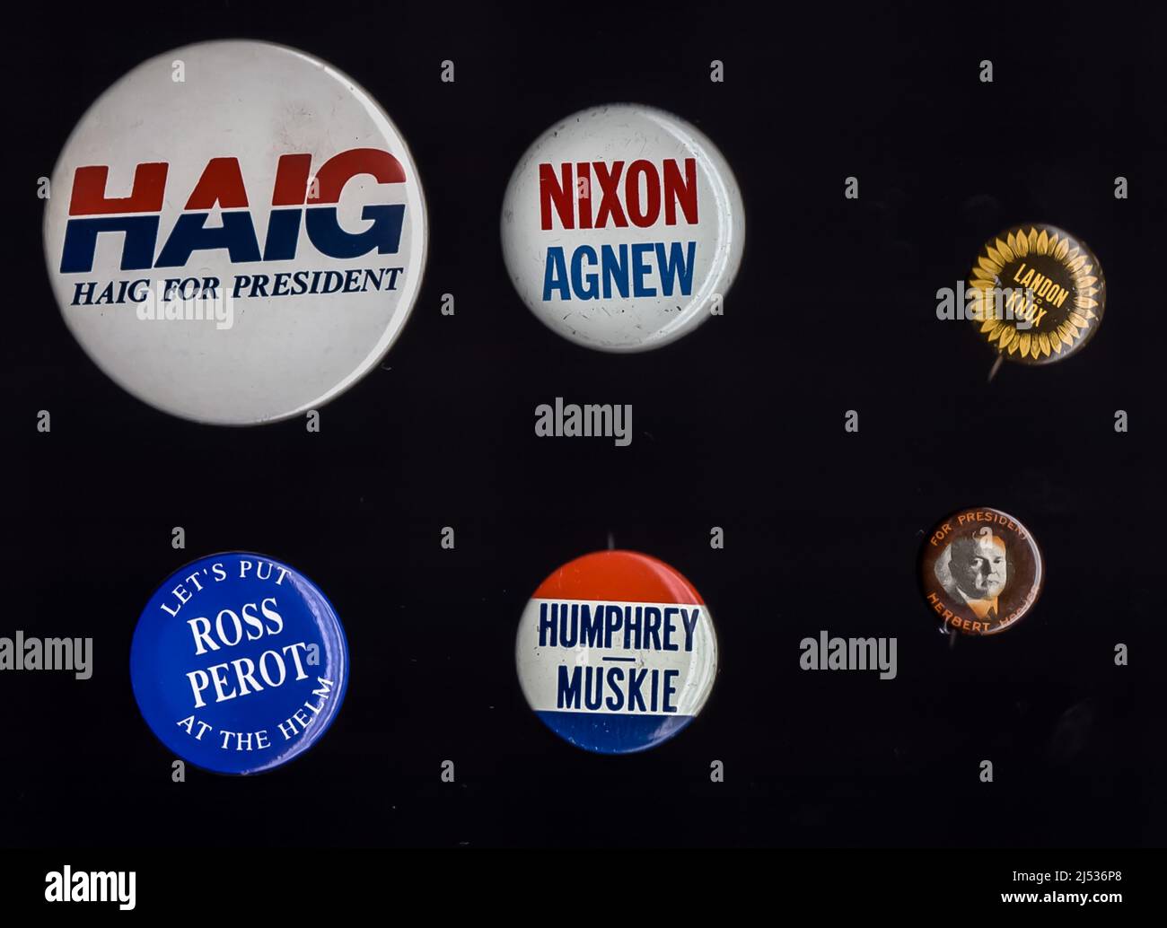 Political campaign buttons. Alexander Haig, Nixon, Agnew, Ross Perot ...