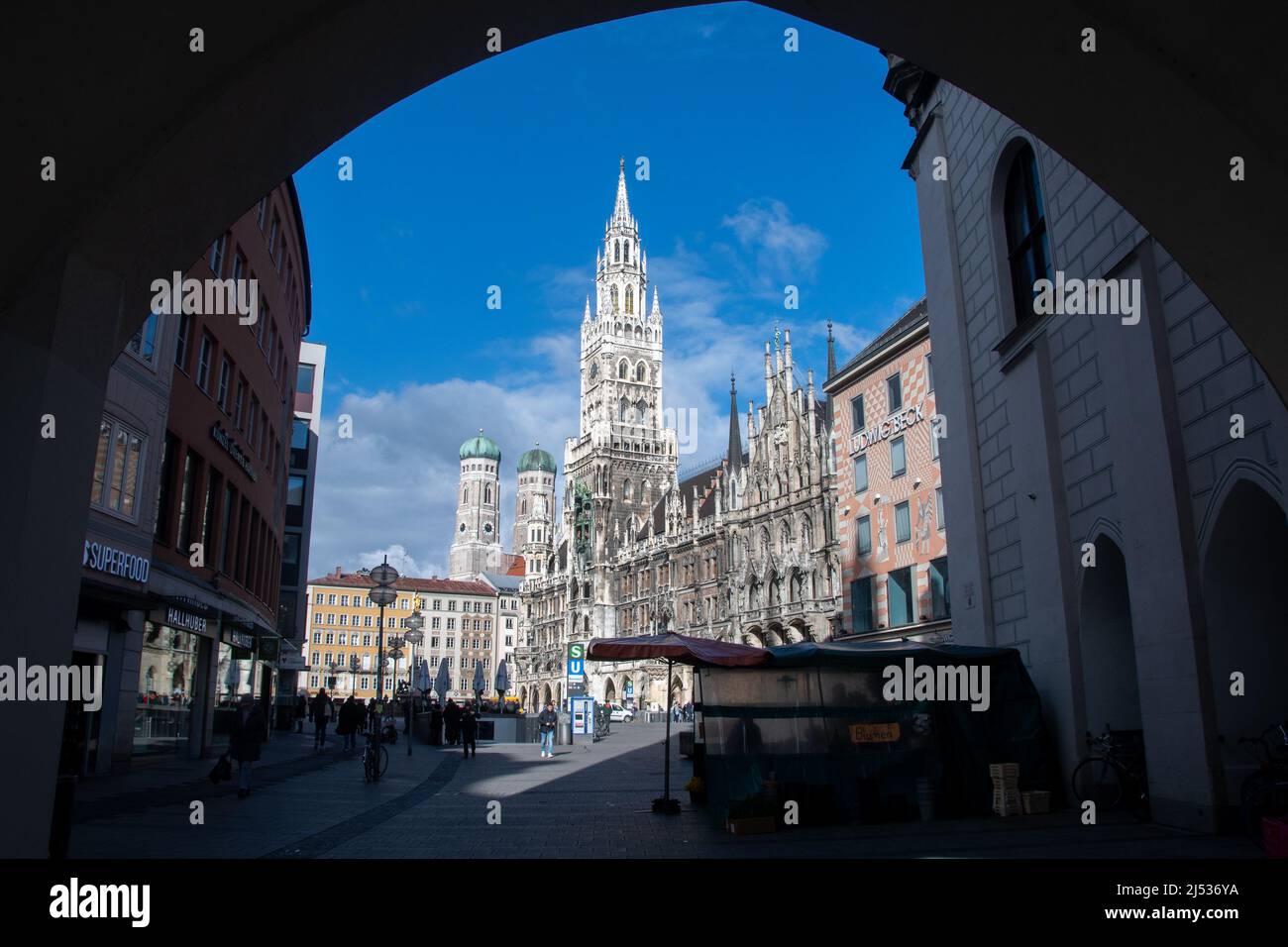 Plaza marienplatz munich hi-res stock photography and images - Alamy