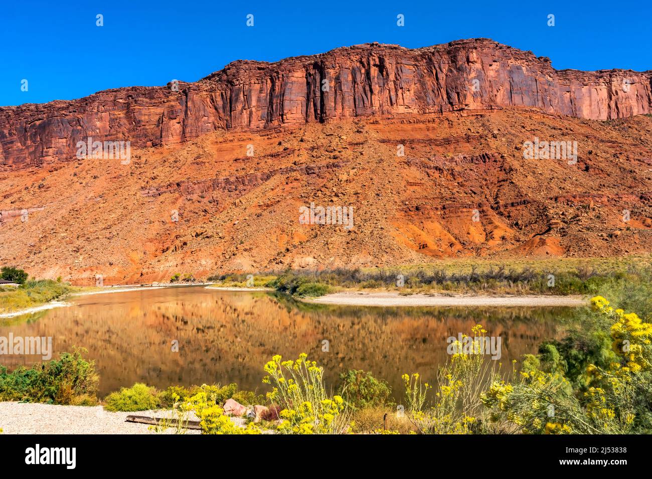 Sandy Beach Access Colorado River Red Rock Canyon Reflection Green ...