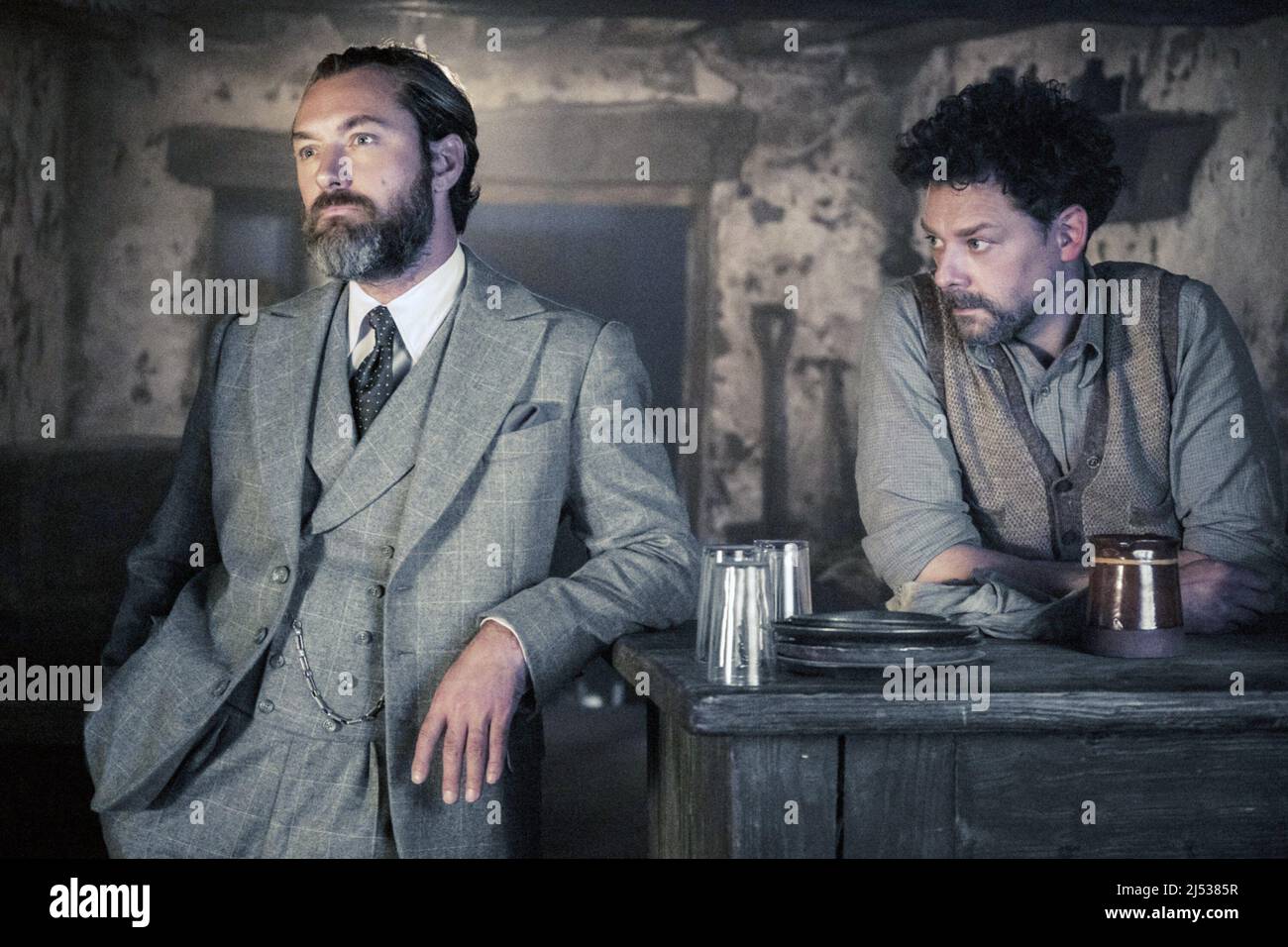 FANTASTIC BEASTS: THE SECRETS OF DUMBLEDORE, from left: Jude Law ...