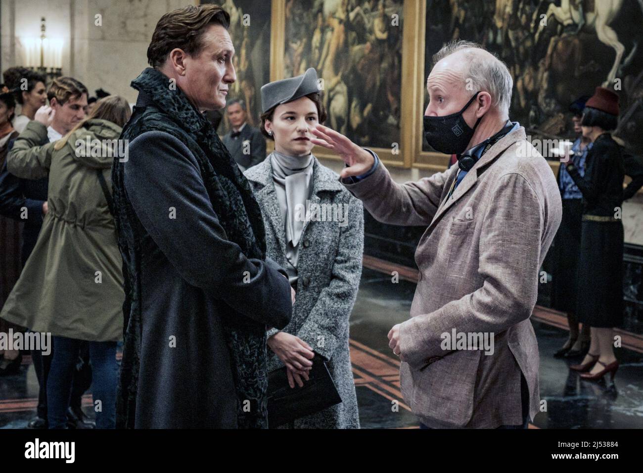 FANTASTIC BEASTS: THE SECRETS OF DUMBLEDORE, from left: Oliver Masucci ...