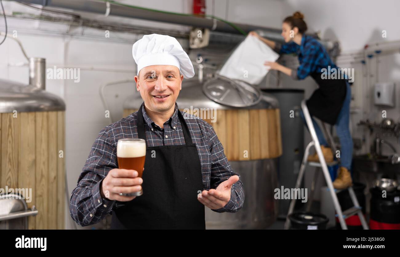 Occupation brewer hi-res stock photography and images - Alamy