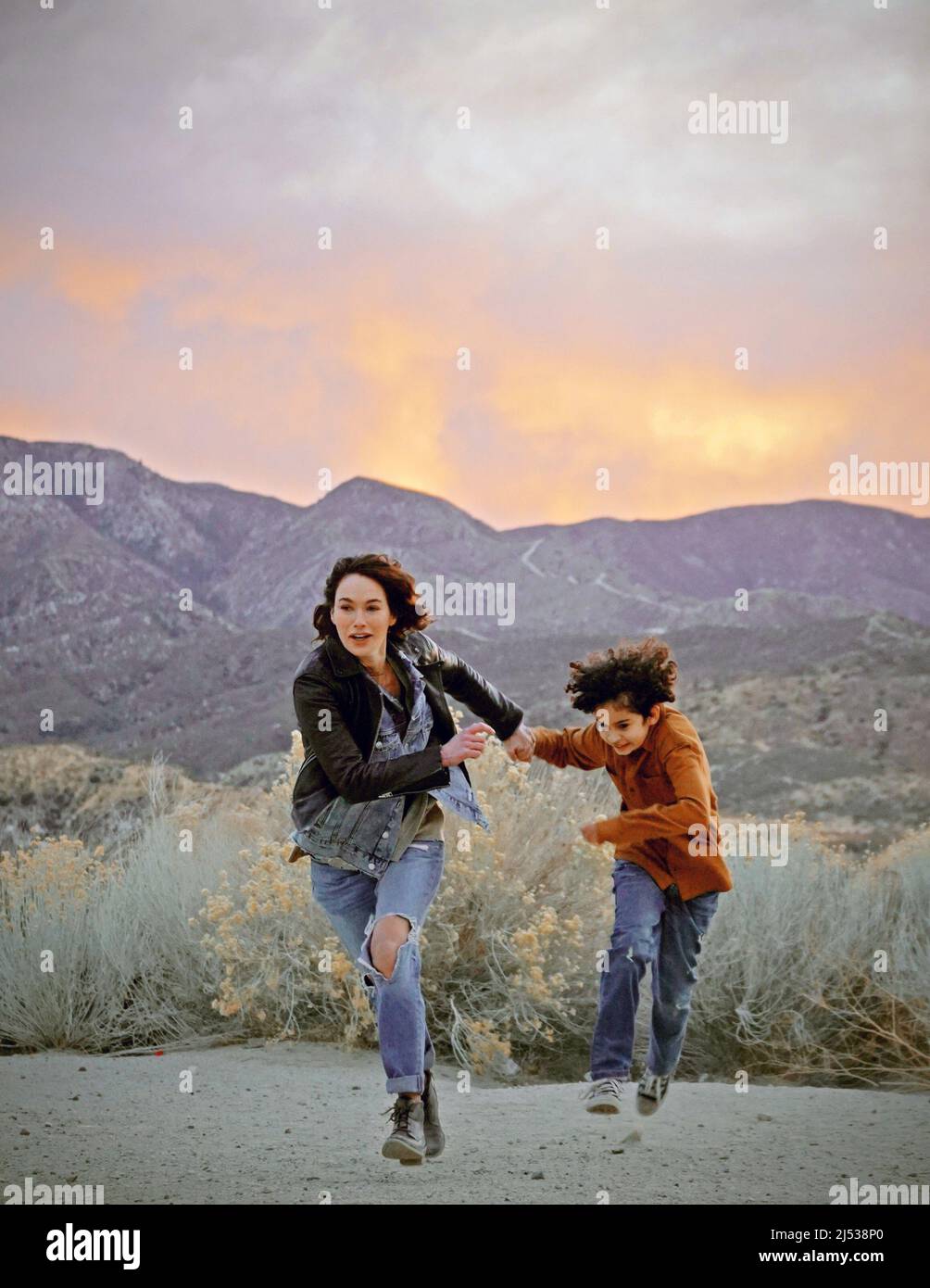 9 BULLETS, (aka NINE BULLETS), from left: Lena Headey, Dean Scott ...