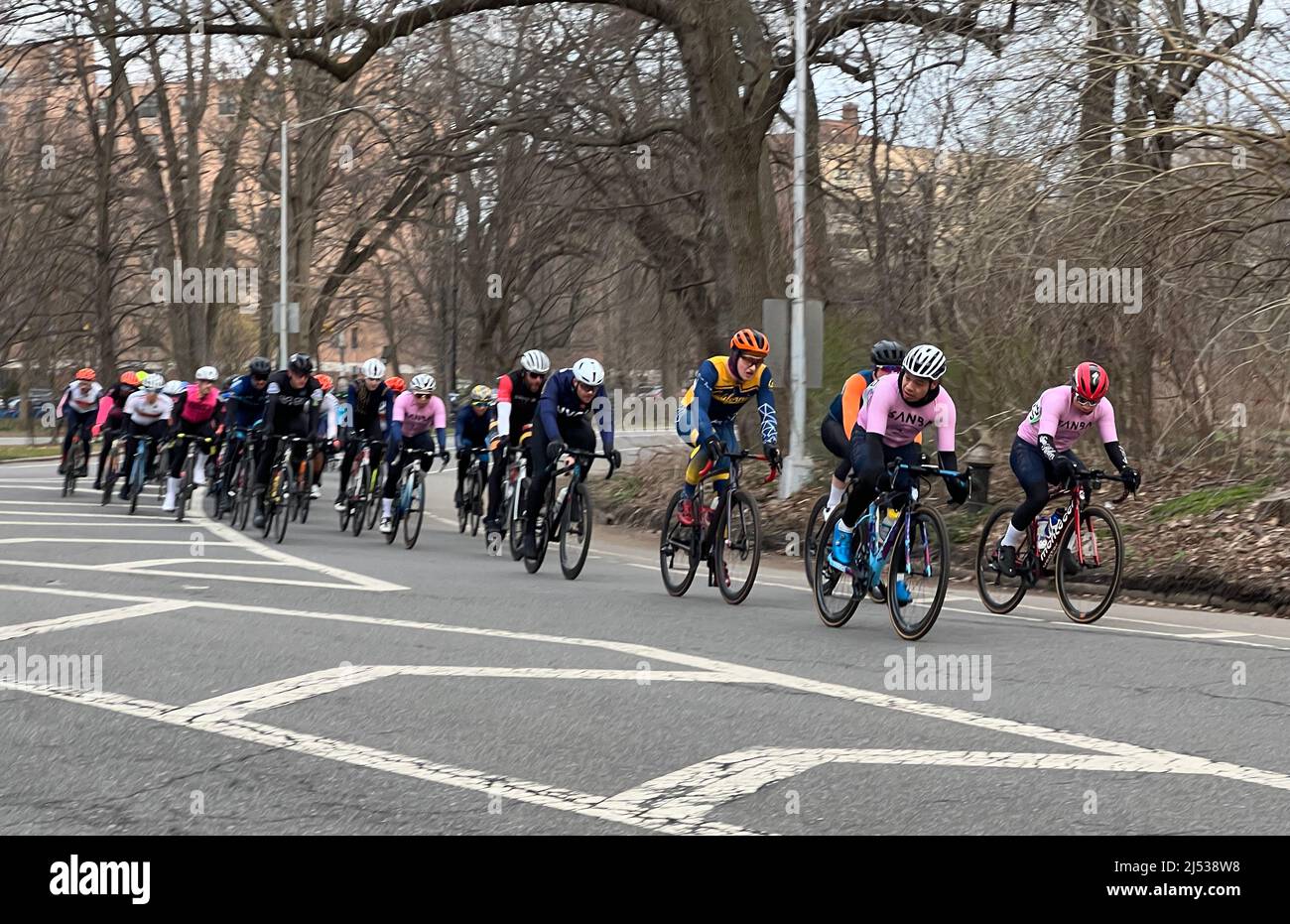 Group of bike riders hi-res stock photography and images - Alamy