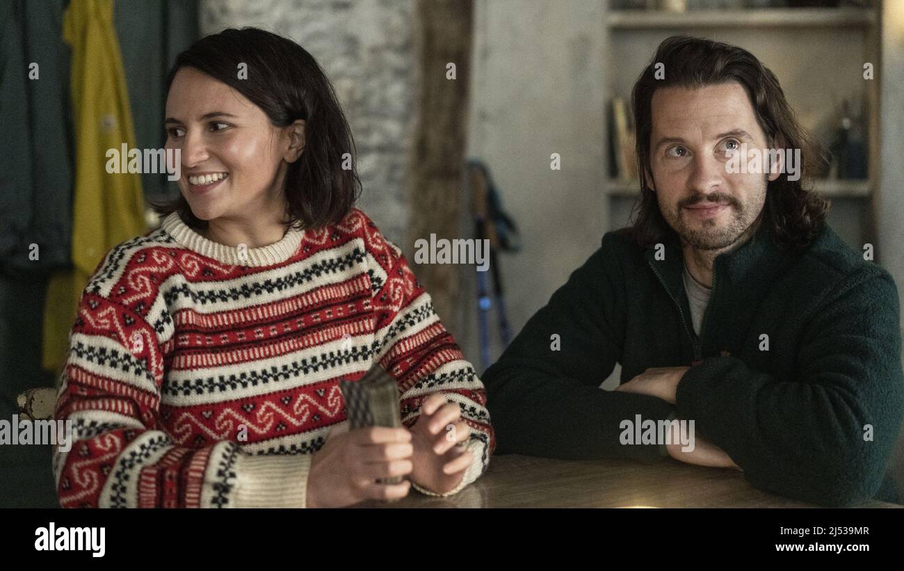 KILLING EVE, from left: Nathalie Barclay, Robert Lonsdale, Hello ...