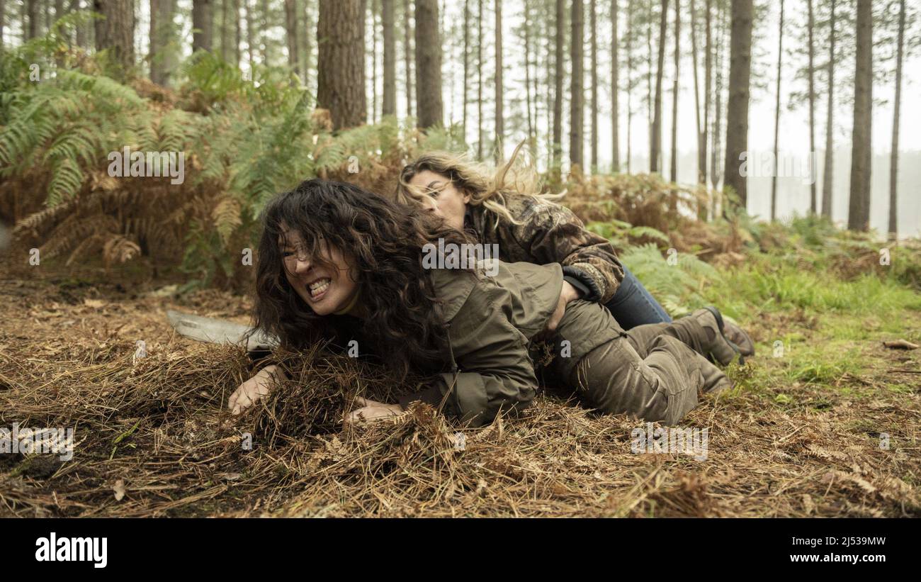 KILLING EVE, from left: Marie-Sophie Ferdane, Sandra Oh, Hello, Losers', (Season 4, ep. 408 ...