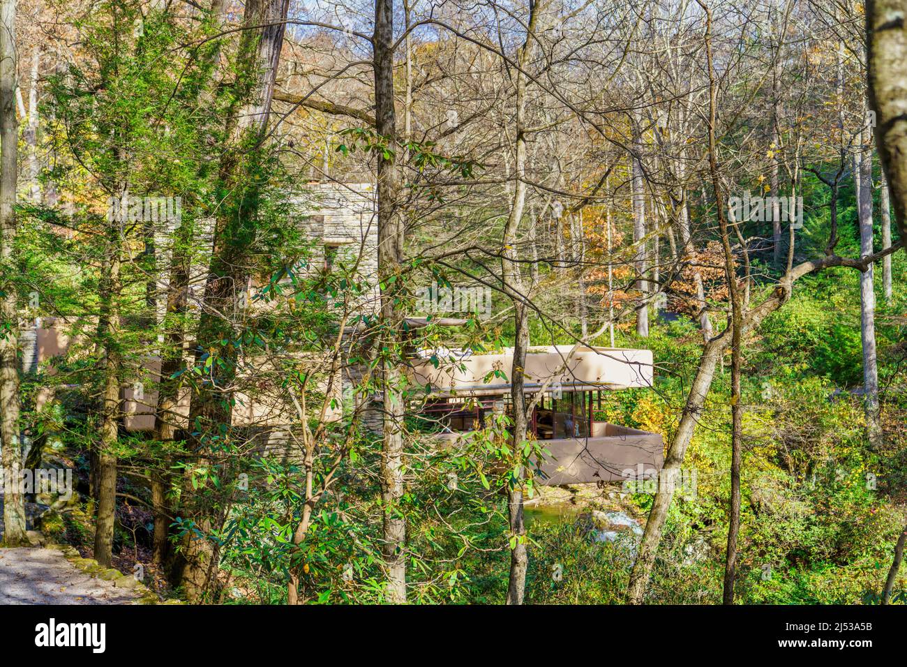 Frank lloyd wright’s waterfall hi-res stock photography and images - Alamy