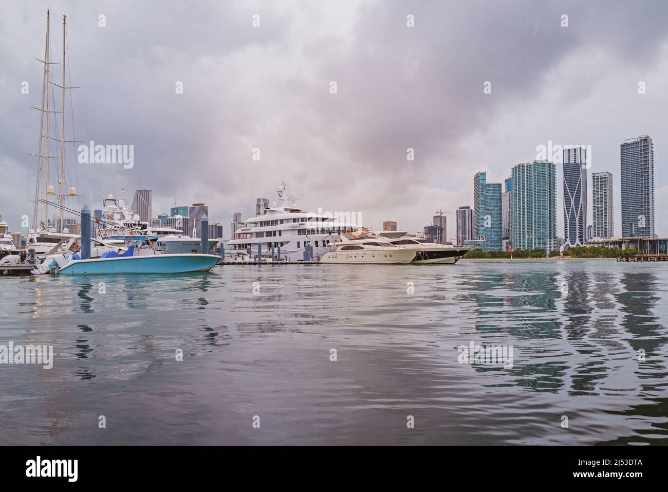 Miami at sunset. Miami Florida, colorful skyline of Macarthur causeway ...