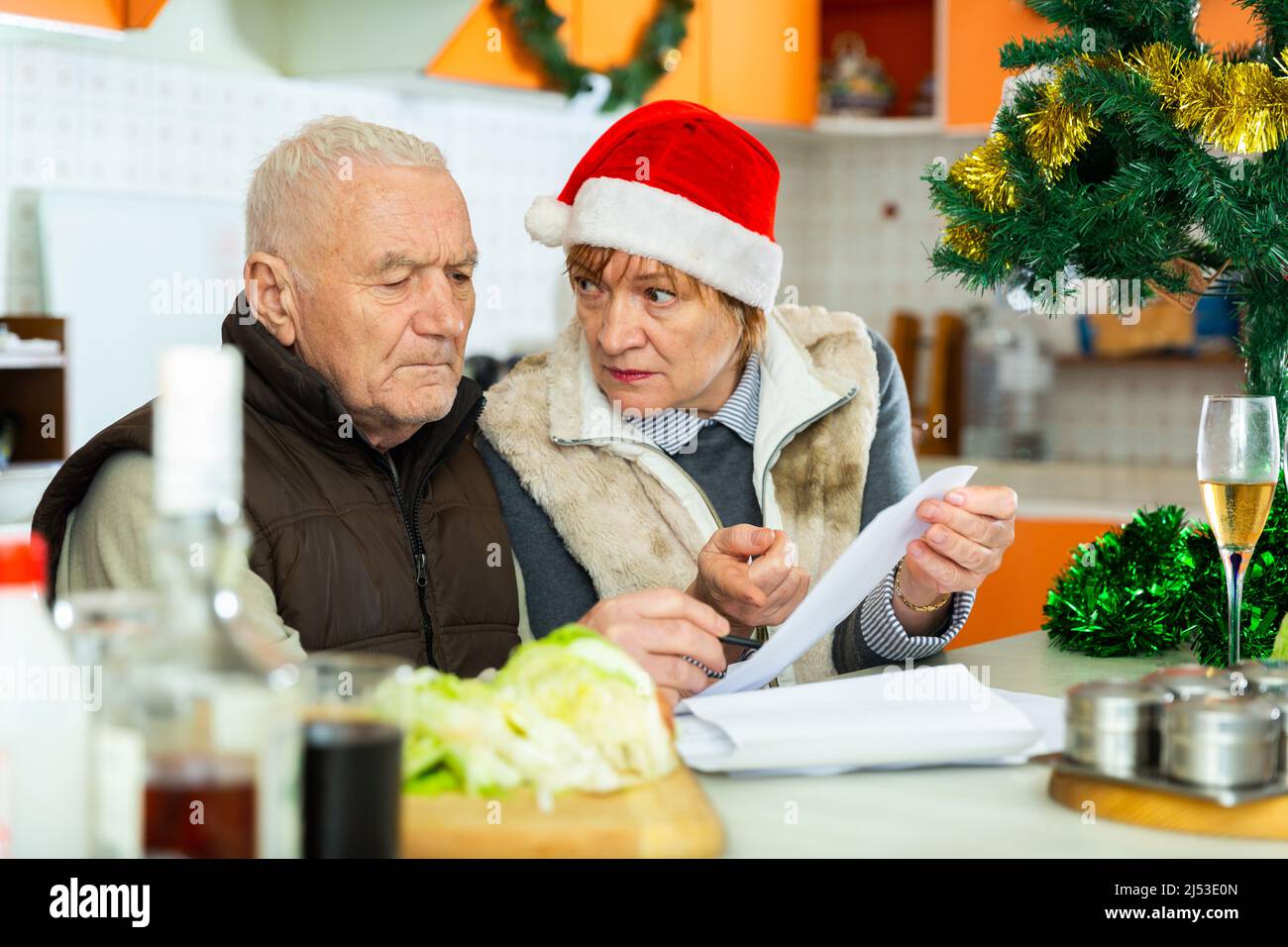 Unhappy wife christmas hi-res stock photography and images - Alamy