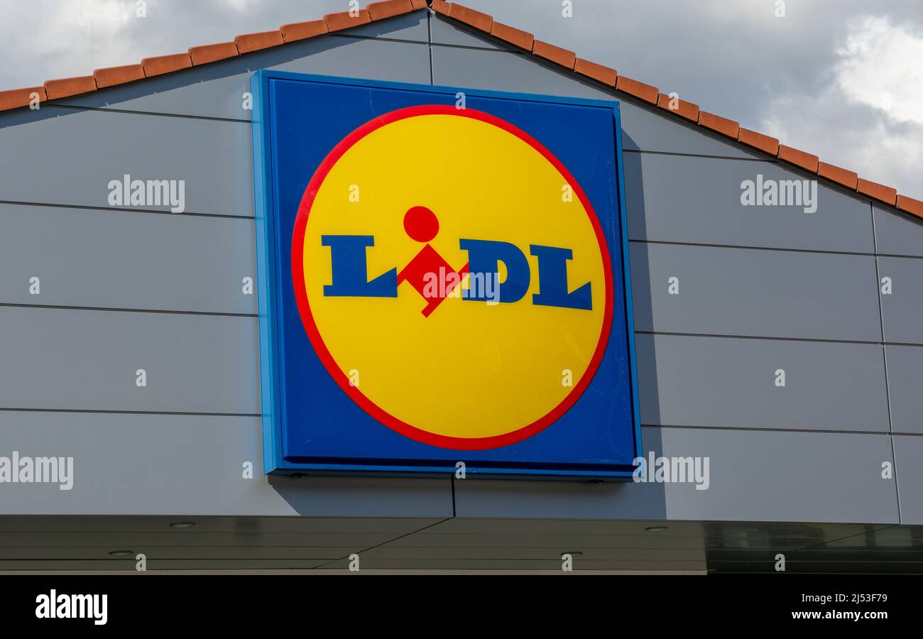 Lidl sign logo symbol hi-res stock photography and images - Alamy