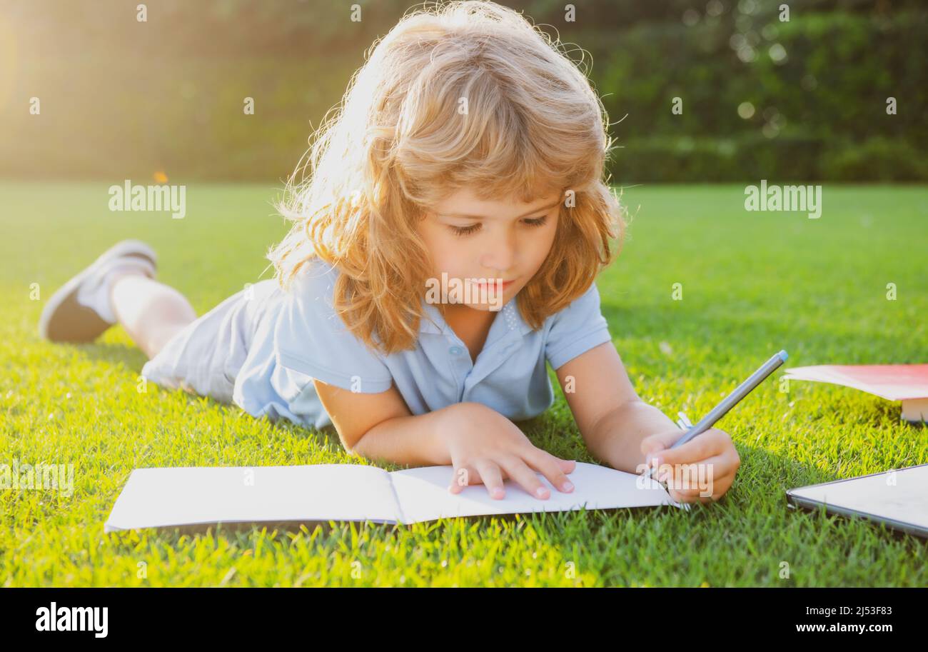 Writing story kid hi-res stock photography and images - Alamy