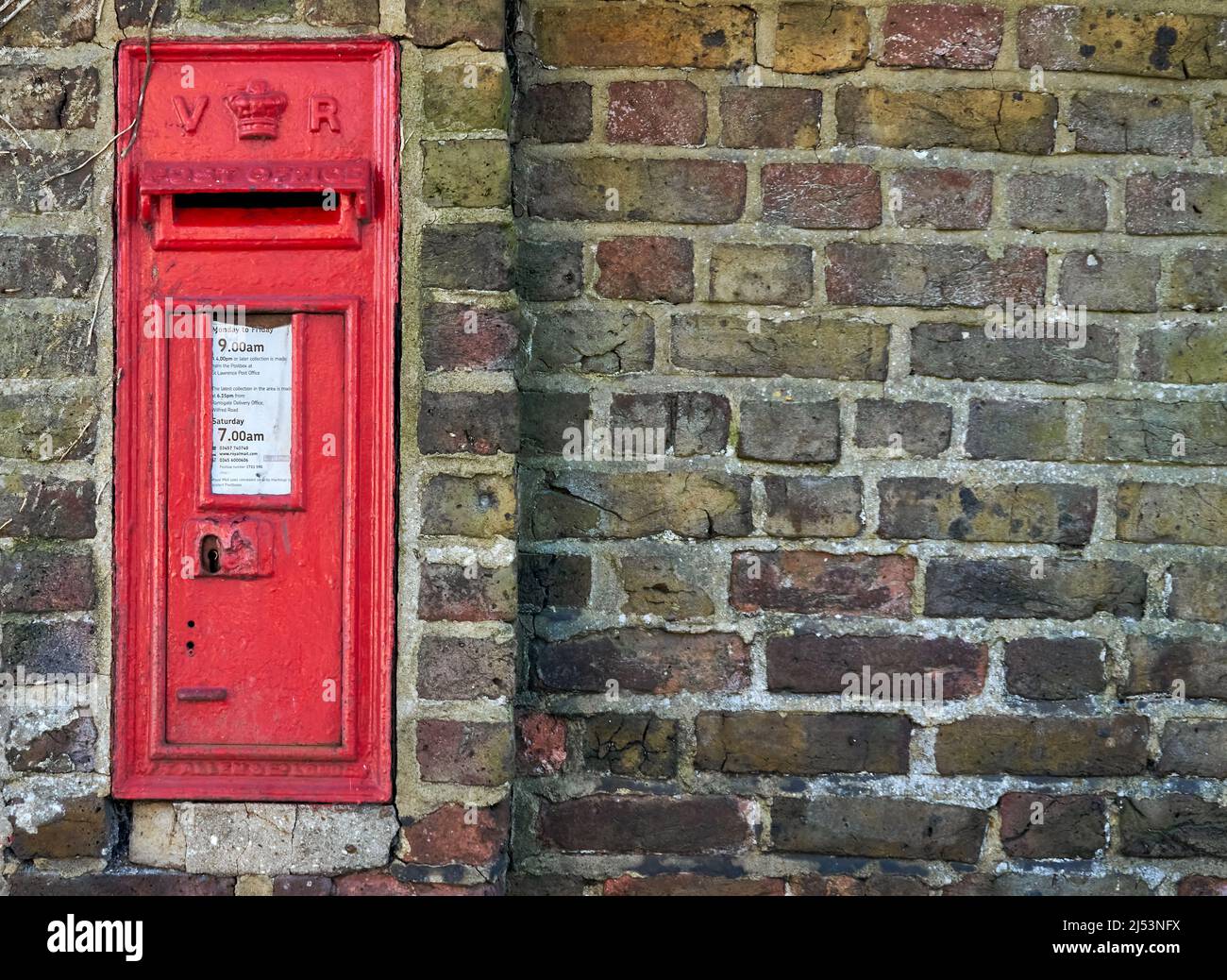 Queen victoria royal cypher hi-res stock photography and images - Alamy