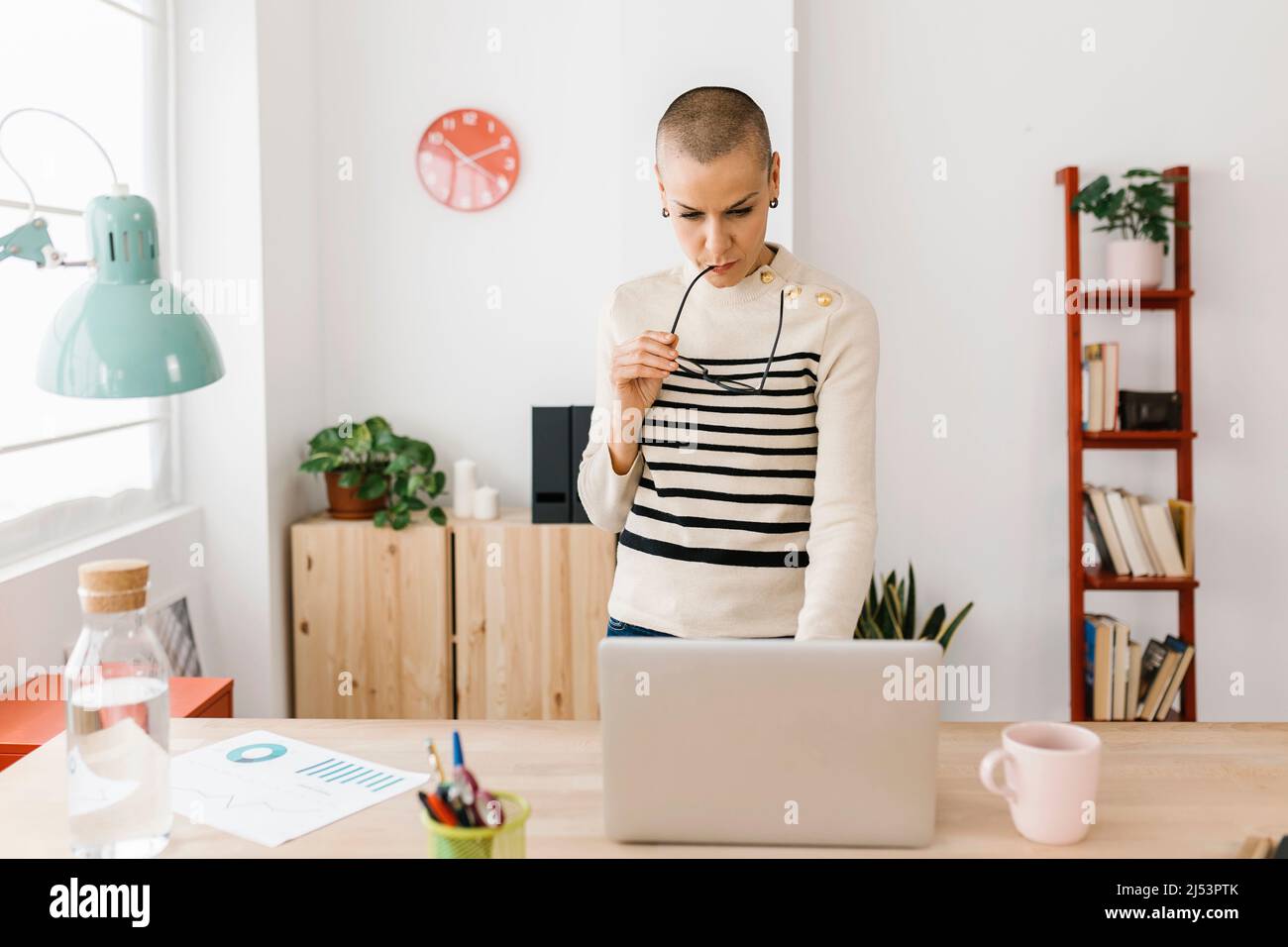 Business woman workplace home office hi-res stock photography and ...