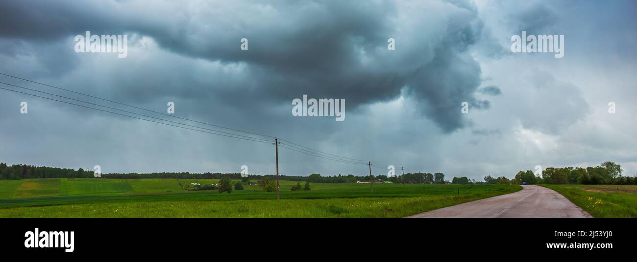 Green sky tornado disaster green sky hi-res stock photography and ...