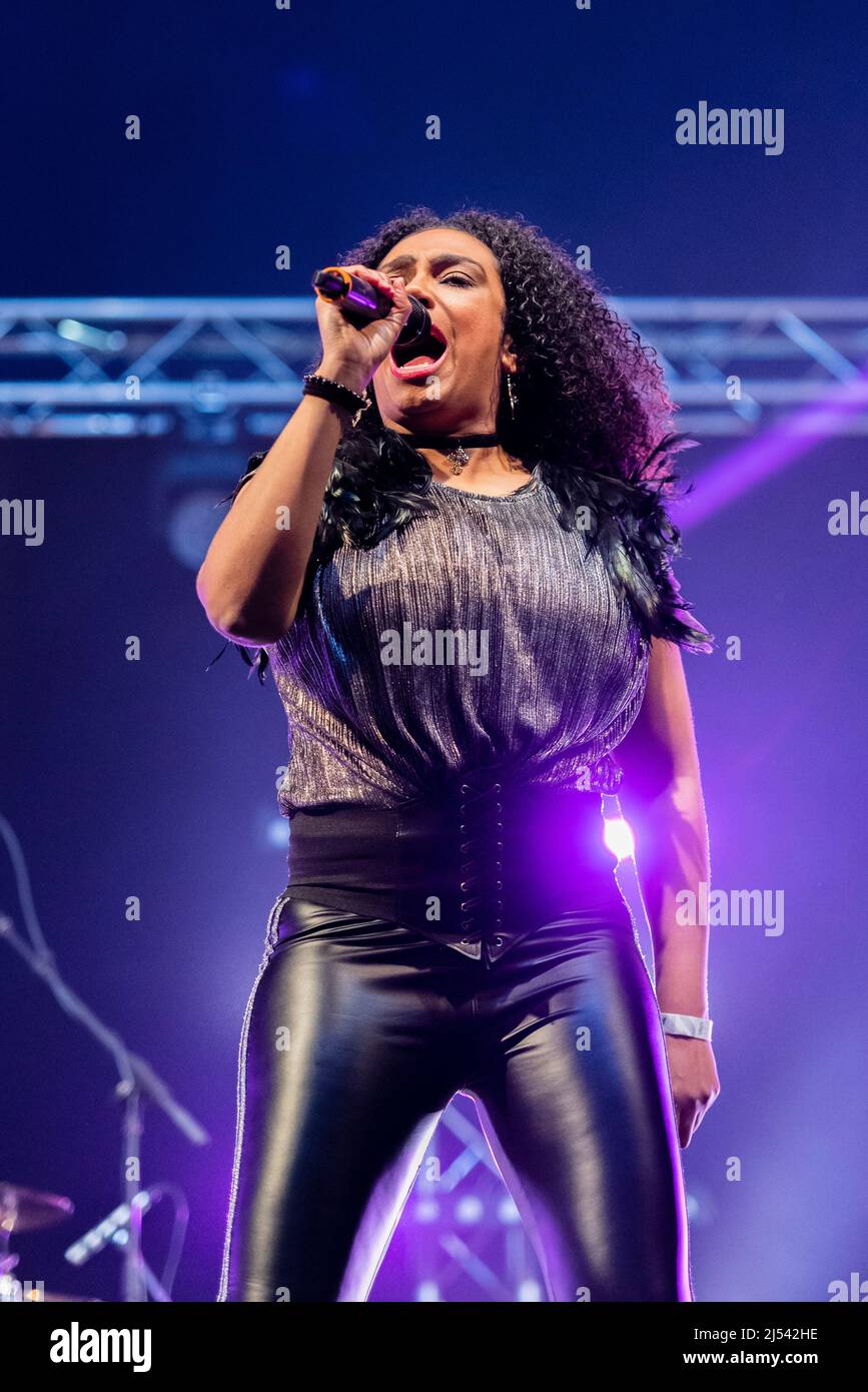 Singer Melissa Weekes of Doctor and the Medics band performing at a ...