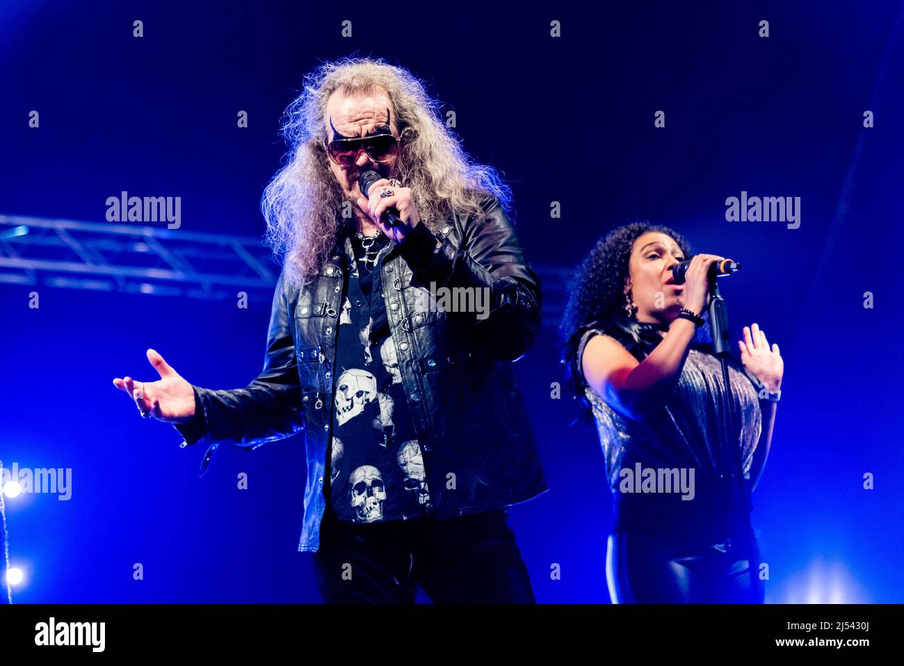Singers Clive Jackson and Melissa Weekes of Doctor and the Medics band ...
