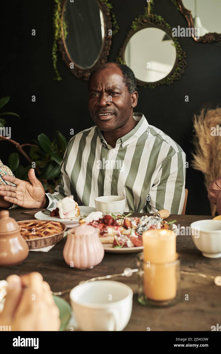 Man eating pie hi-res stock photography and images - Alamy