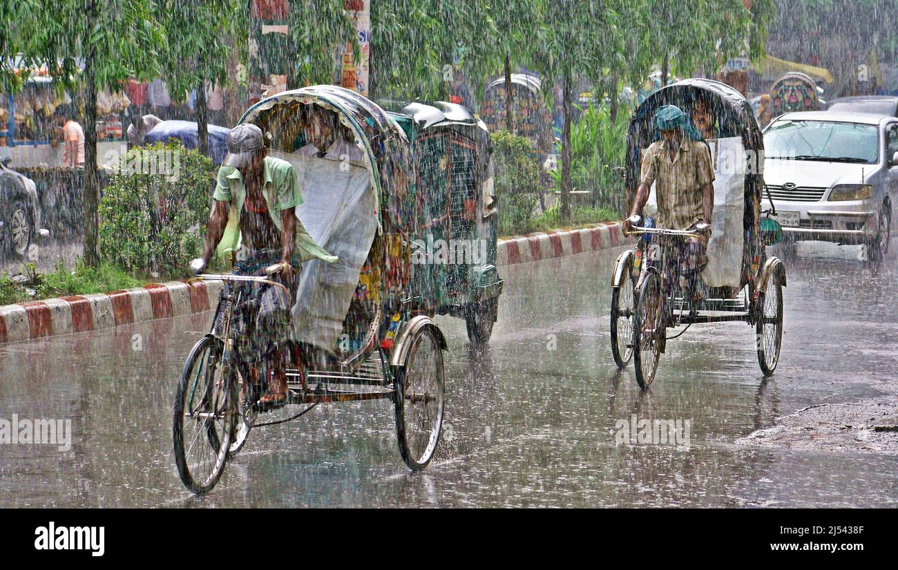 Dhaka, Dhaka, Bangladesh. 20th Apr, 2022. The lightning and ...