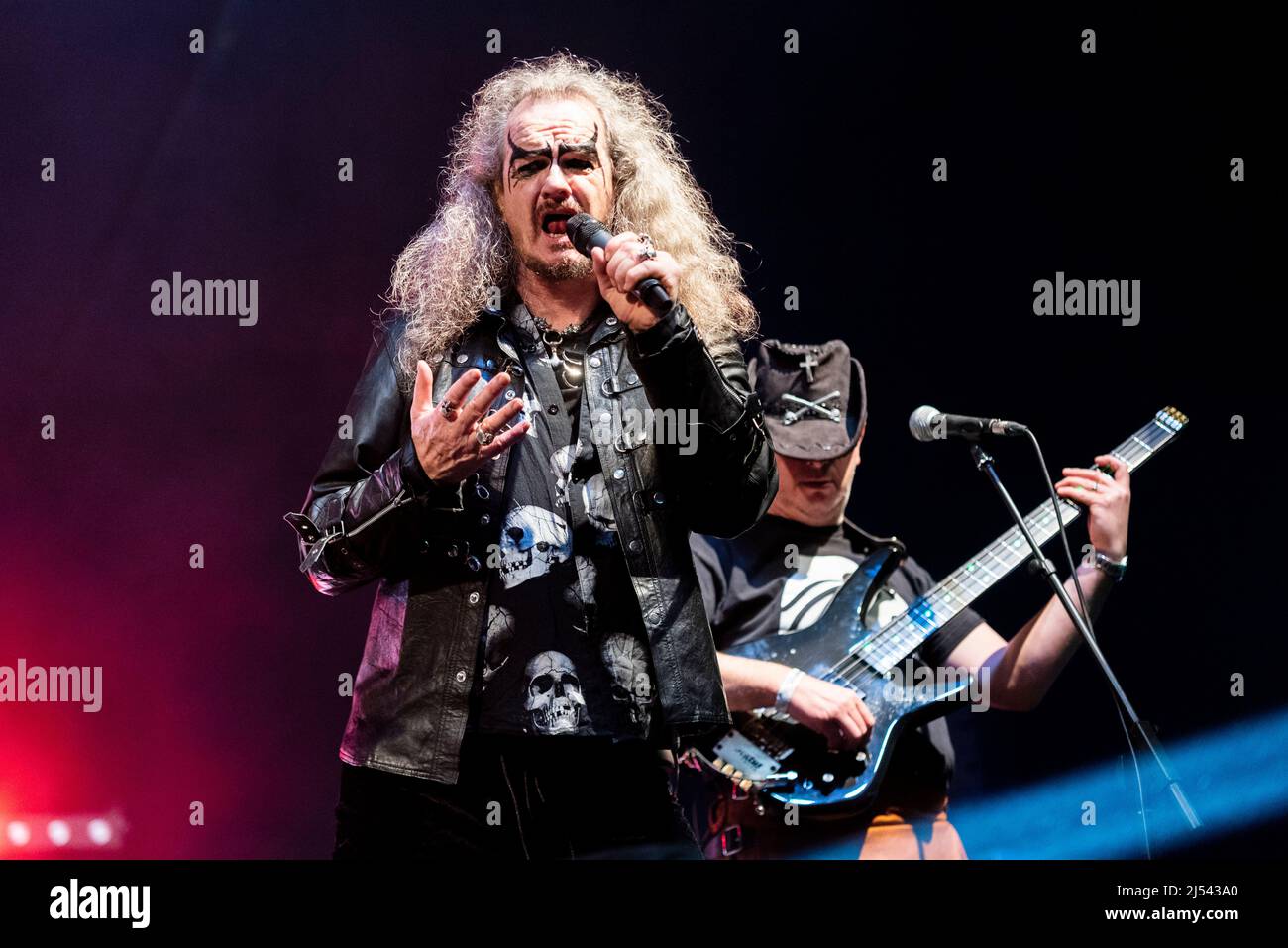 Singer Clive Jackson, with bassist Jon Randle, of Doctor and the Medics ...