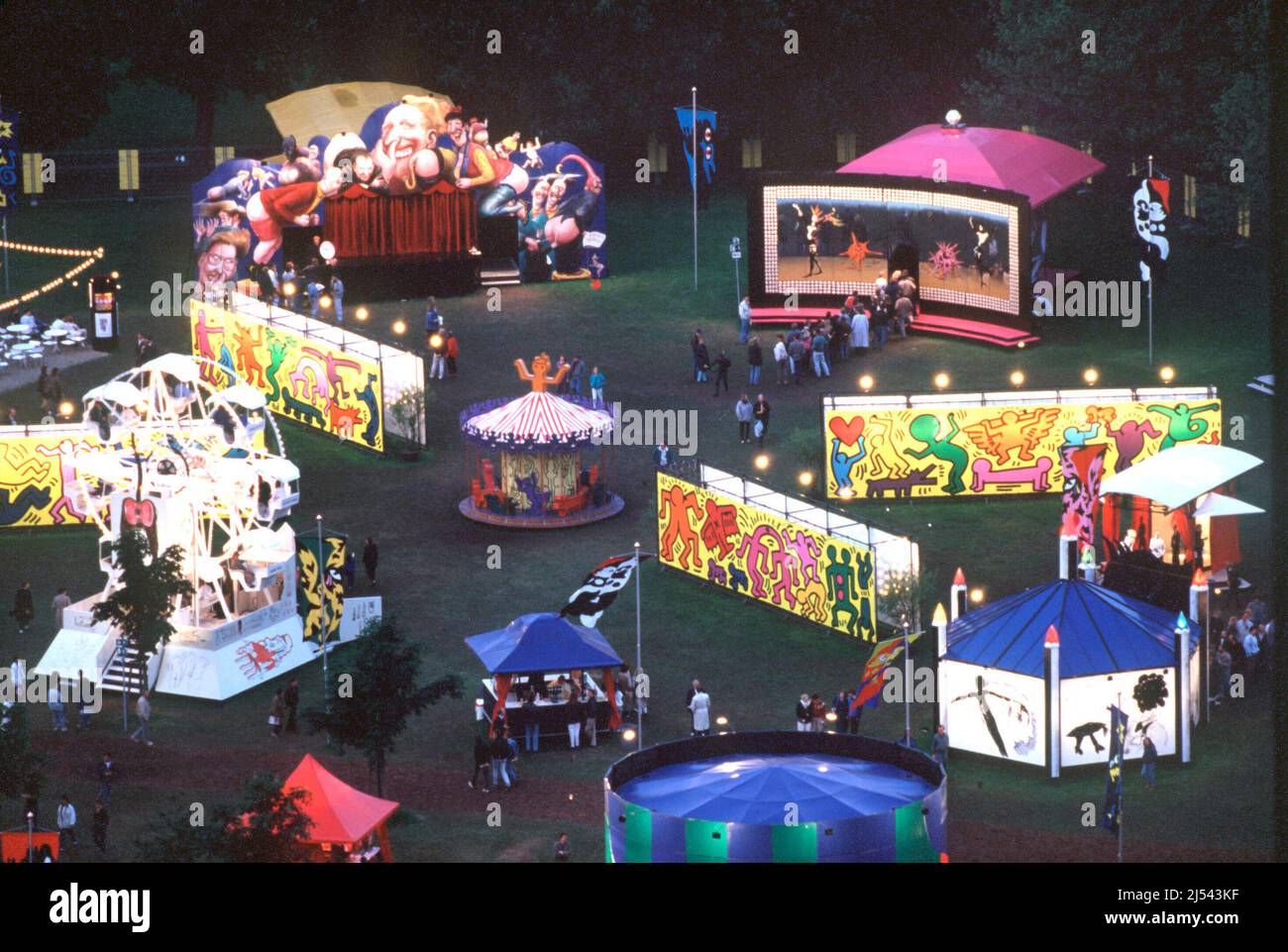 Der von Andre Heller initiierte Kunst- und Vergnügungspark Luna Luna ...