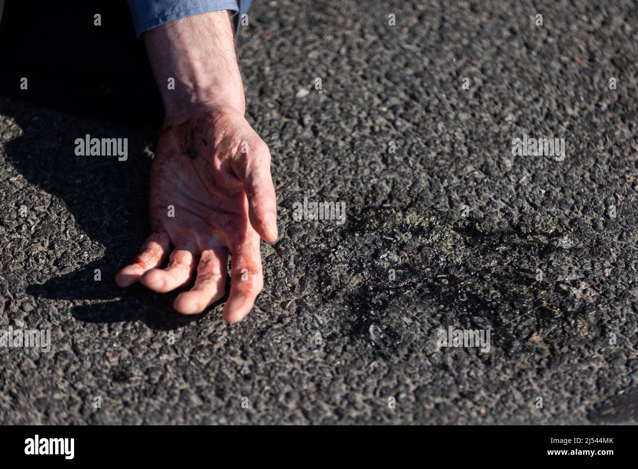Offenbach, Germany. 20th Apr, 2022. Emergency forces detached the stuck ...