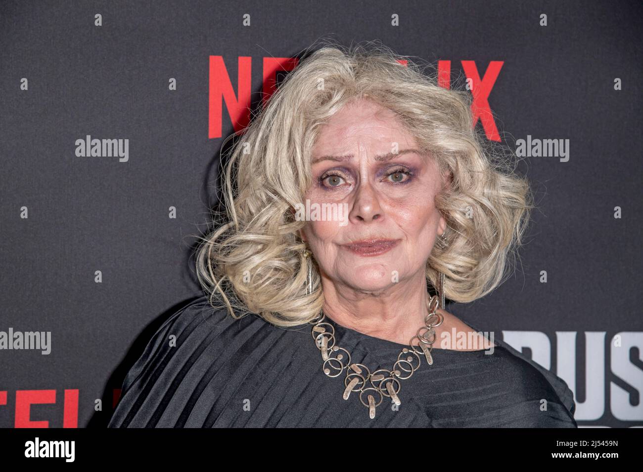 Elizabeth ashley hi-res stock photography and images - Alamy