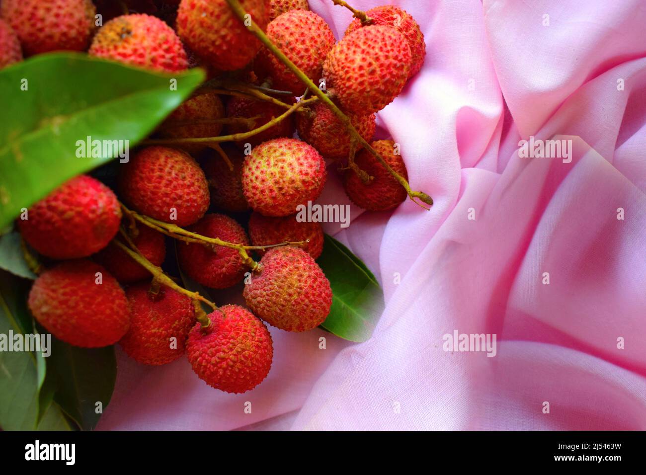 Litchi fruits fresh juicy lychee hi-res stock photography and images ...