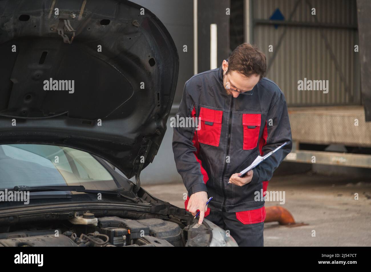 Technical vehicle inspection hi-res stock photography and images - Alamy