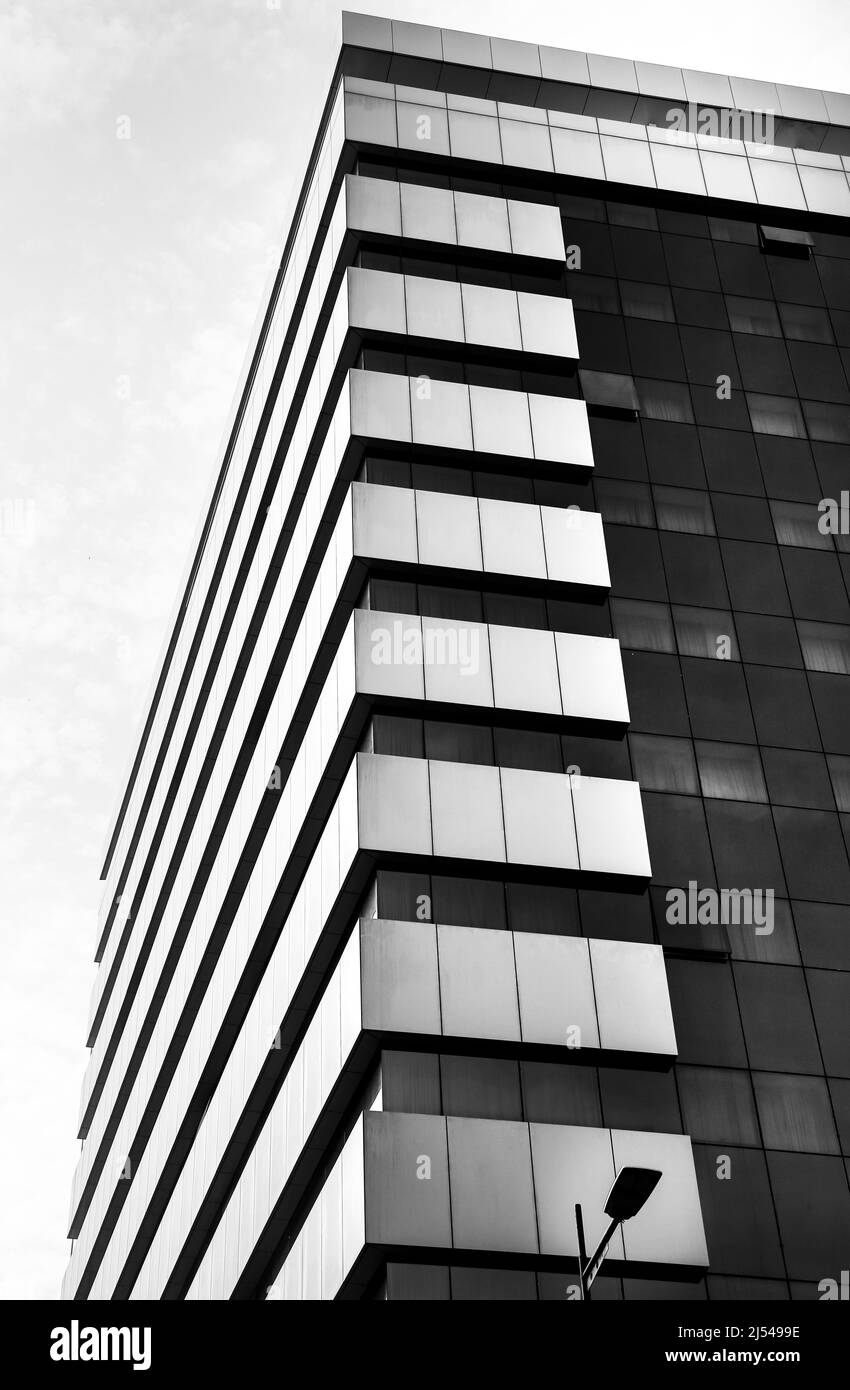 Rectilinear and geometric facade with glass windows Stock Photo - Alamy