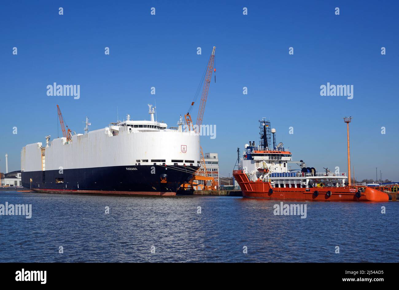 Car carriers hi-res stock photography and images - Alamy