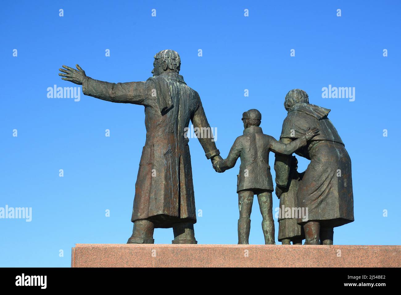 Emigrant memorial 'The Emigrants', sculpture, Seebaederkaje, Germany ...