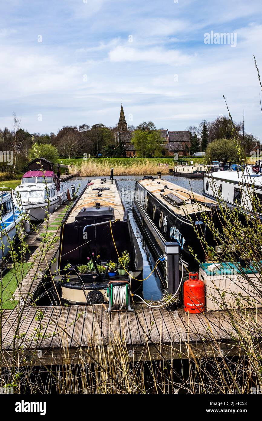 Narrow boats at Rufford Marina on the Rufford Branch of the Leeds ...