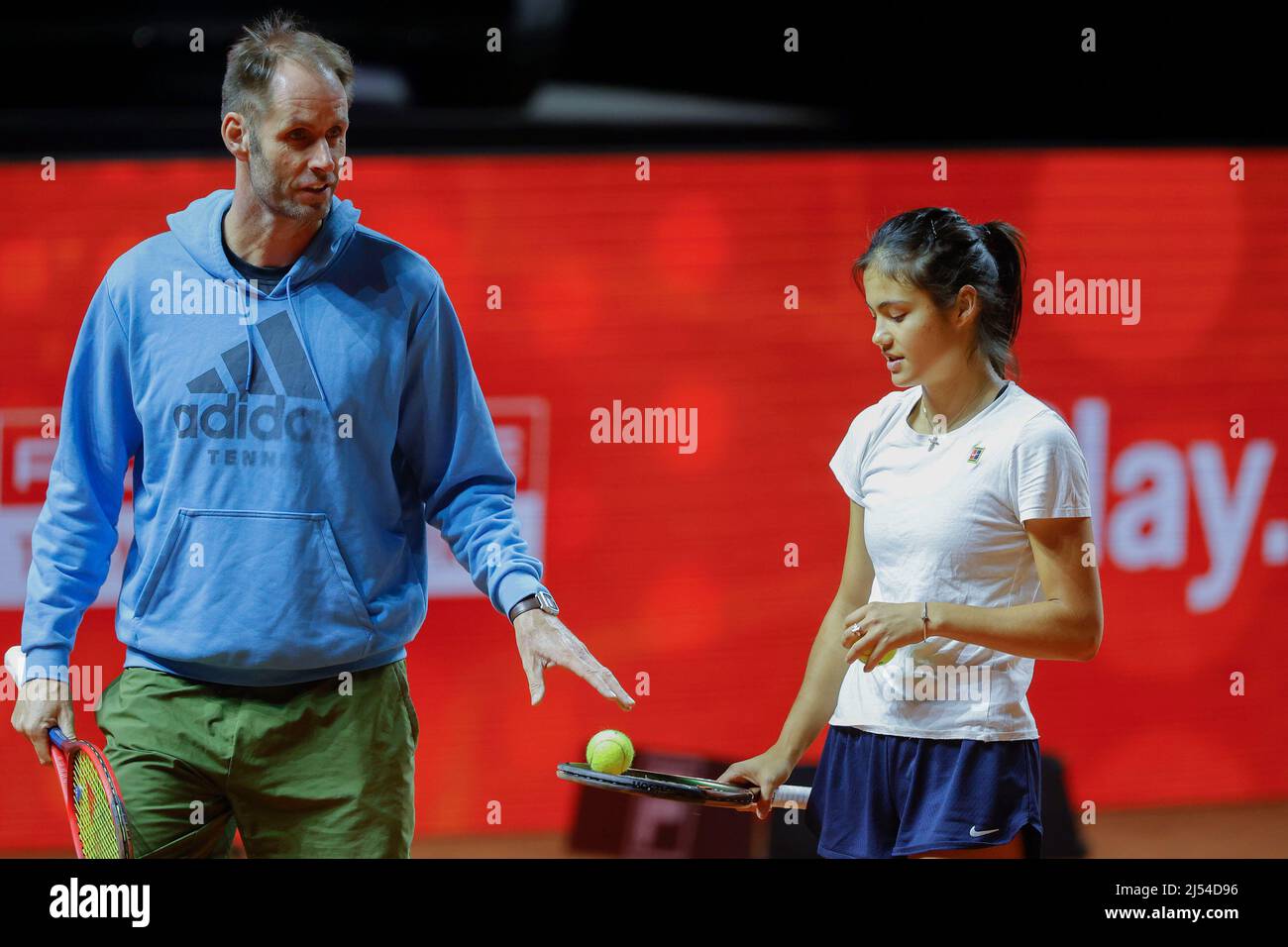 Emma raducanu 2022 hi-res stock photography and images - Alamy